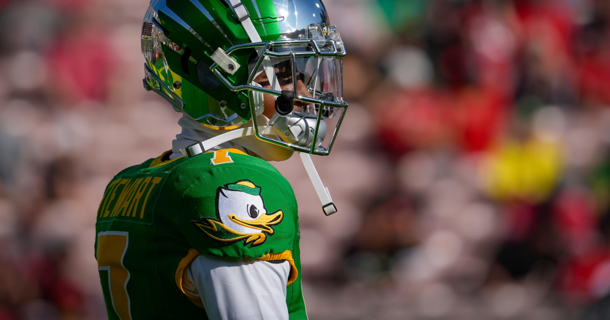 Oregon Ducks stars fly off the board in way-too-early 2026 NFL Mock ...
