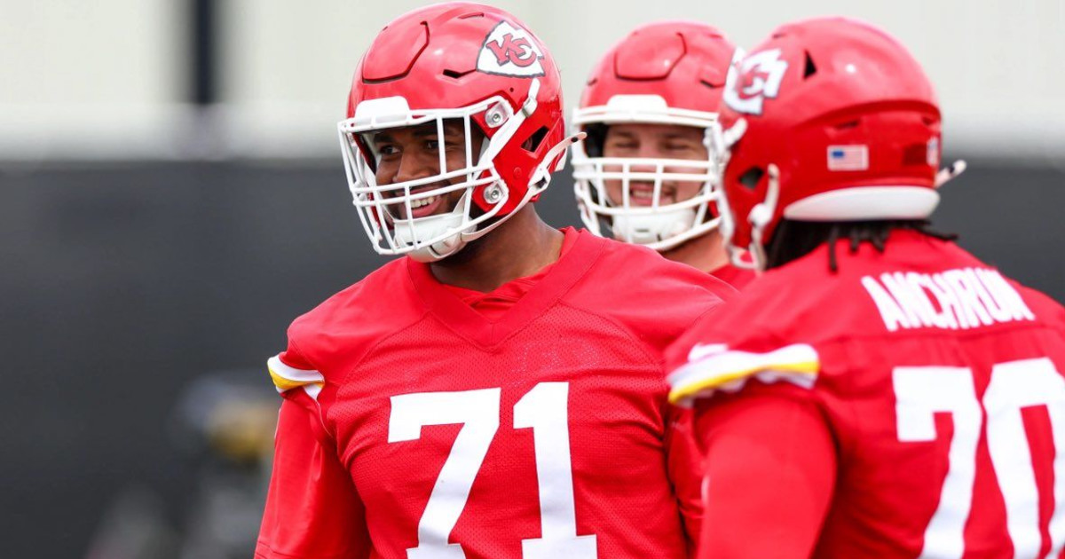 Josh Simmons proves he's different in 1-on-1 against rookie teammate at ...