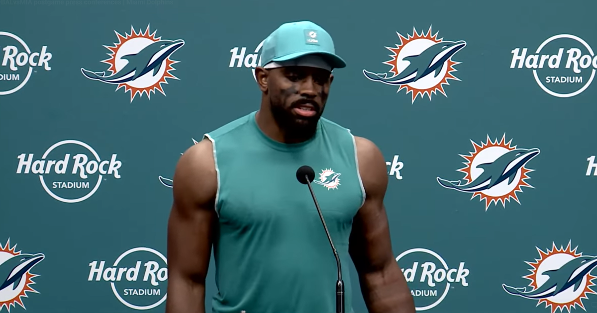 Dolphins defender points a not-so-subtle finger directly at the offense ...