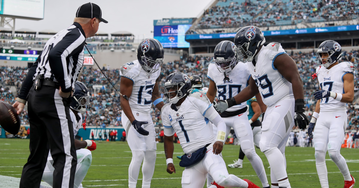 Cam Ward hurt after touchdown score in Titans opening drive vs Jaguars ...