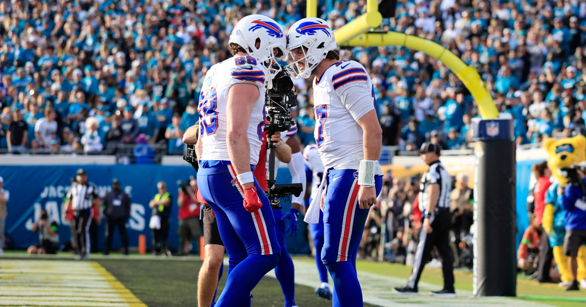 Bills' Josh Allen wastes no time with his own injury update just ...