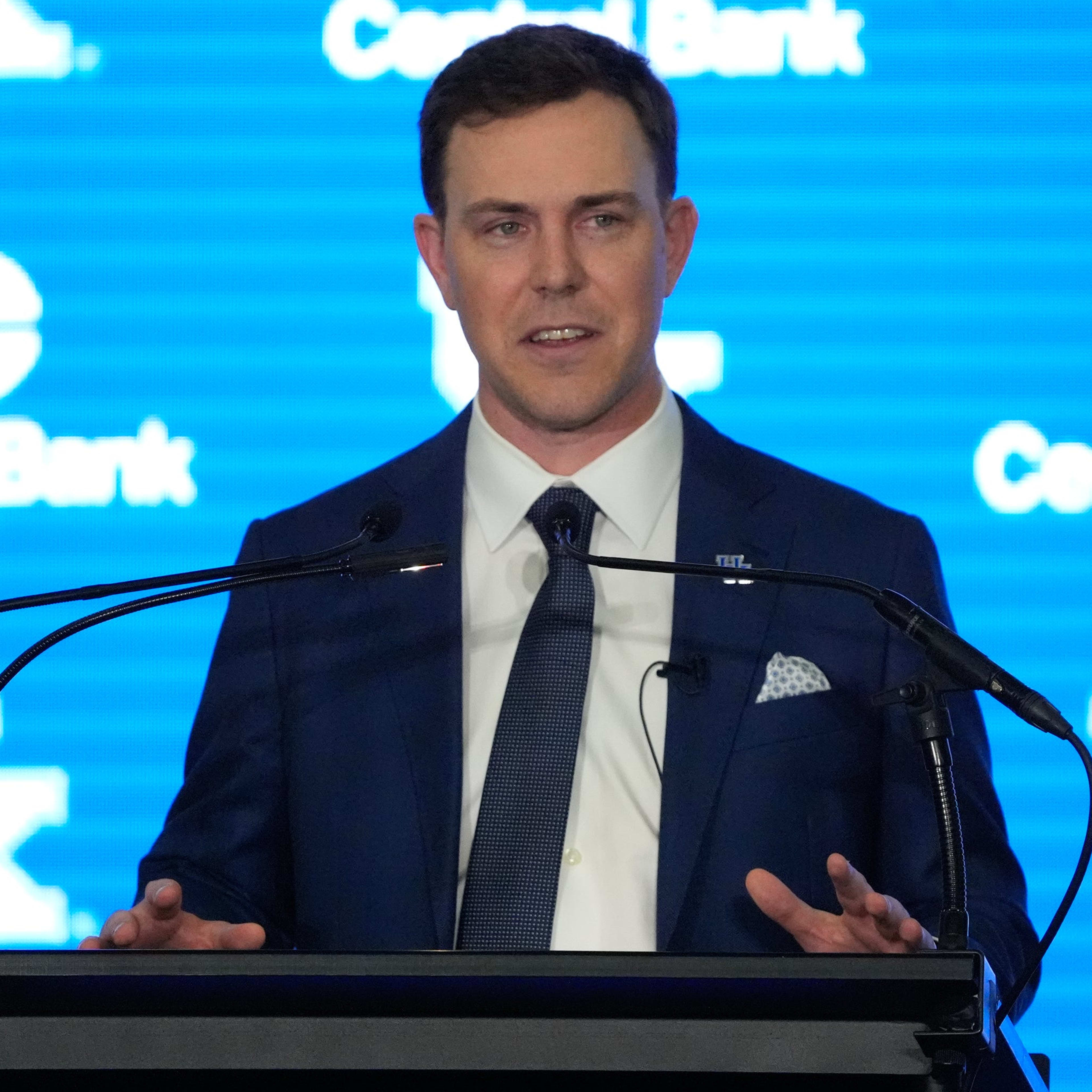 Notre Dame surging for top transfer portal target - Detailing how the ...