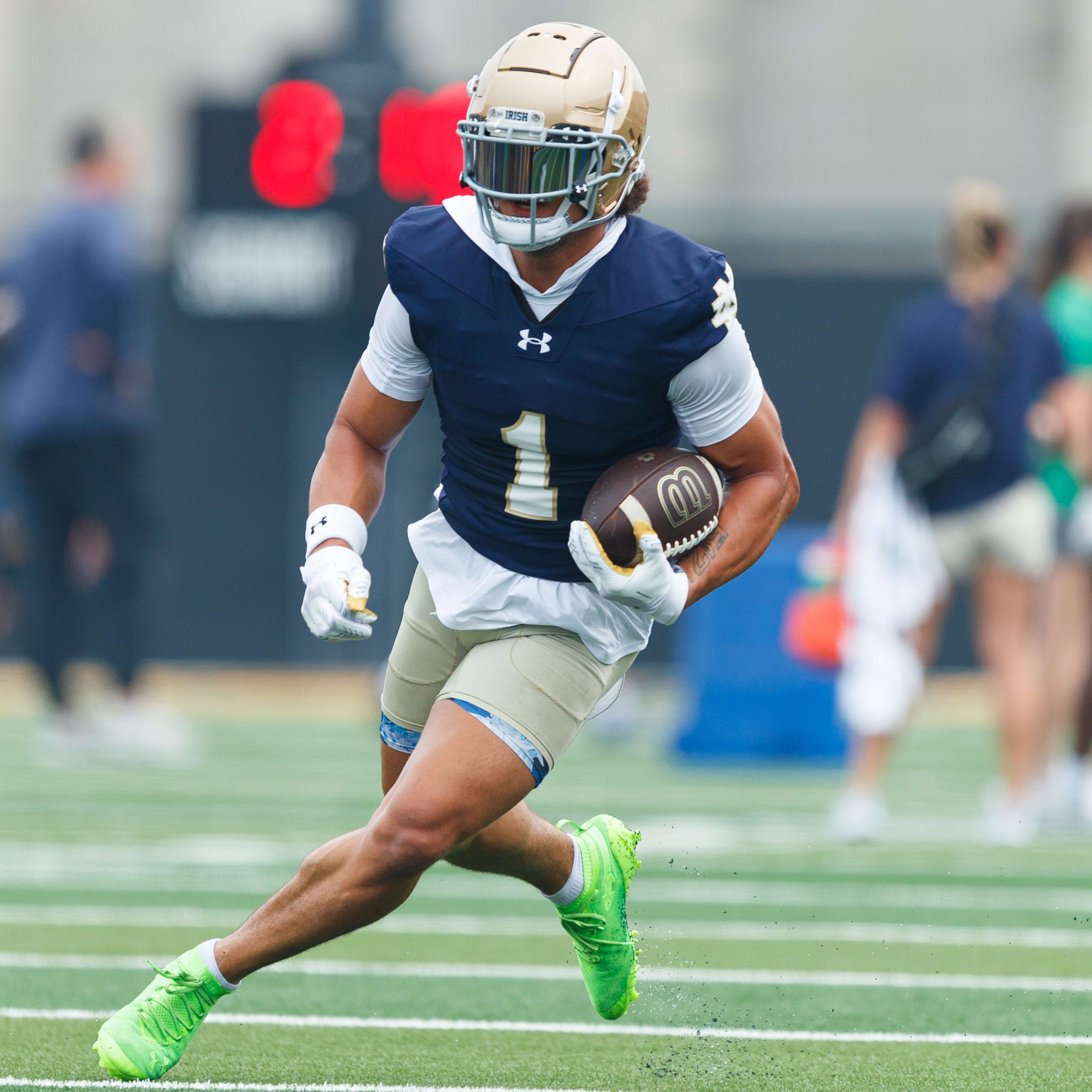 A dark horse is emerging for Florida Gators QB DJ Lagway in the ...