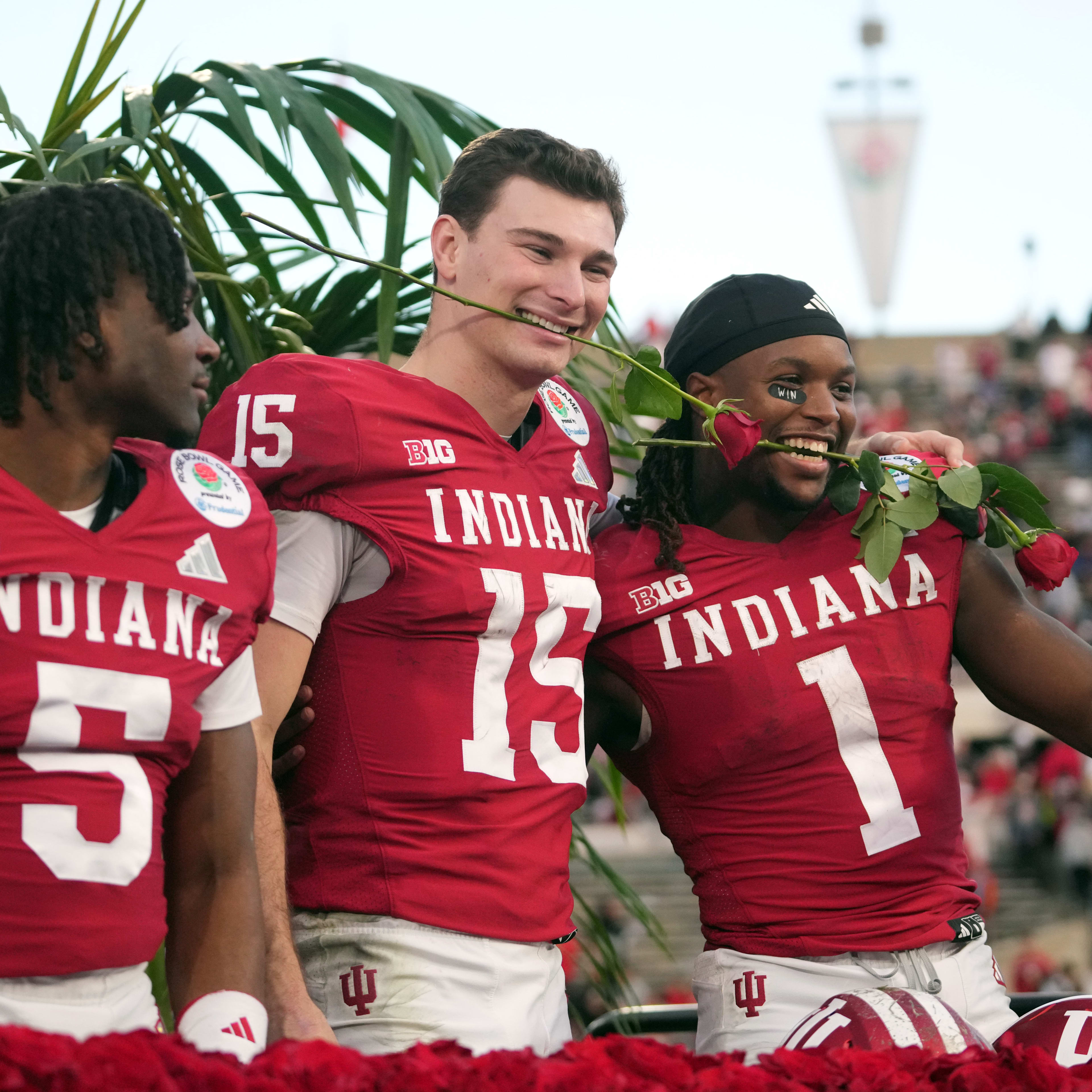 Three picks, no answers: Texas completely shuts down Bryce Underwood in ...