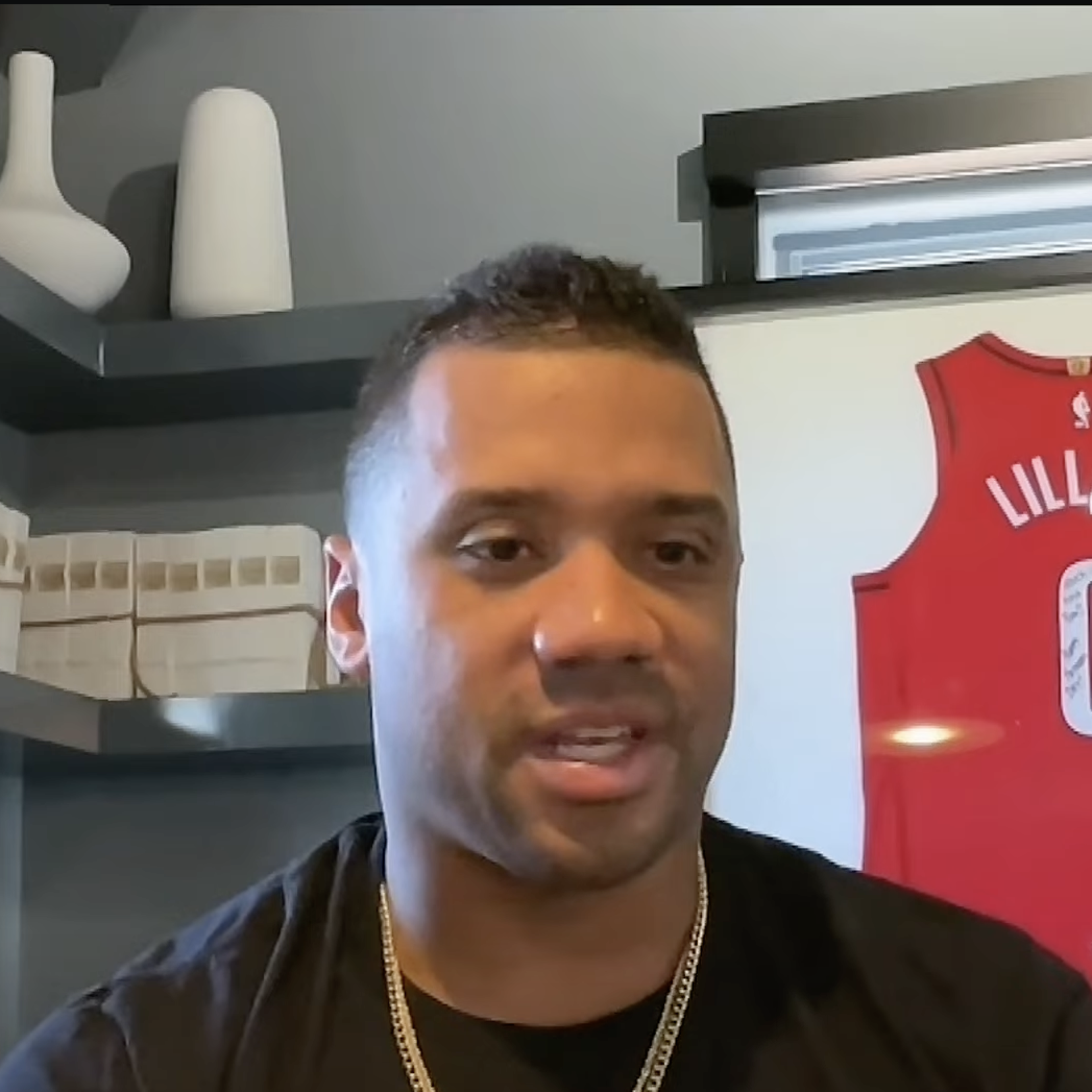 Russell Wilson clears the air on reported dysfunction between him and ...