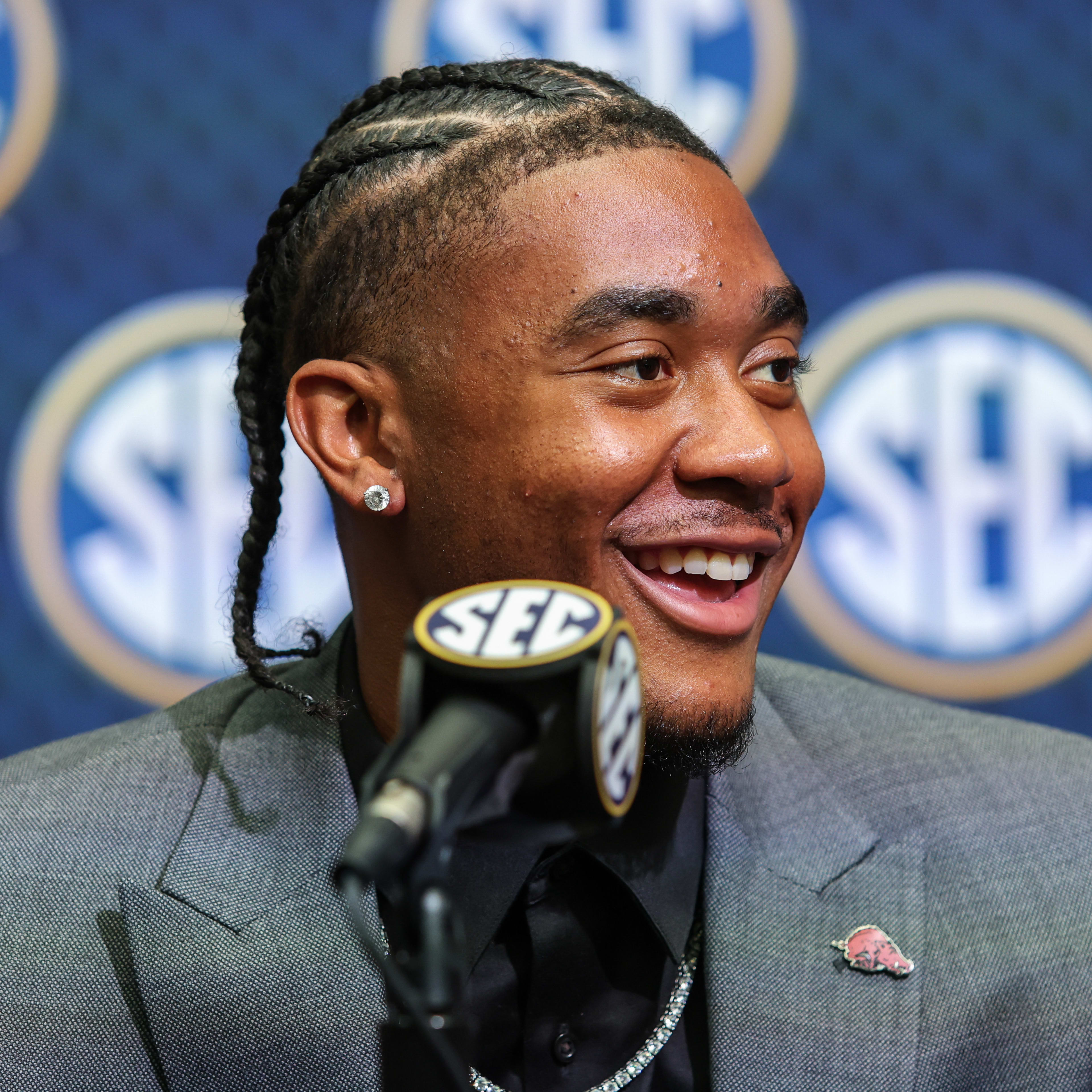 ESPN analyst is trying to tell everyone about Arkansas QB Taylen Green ...