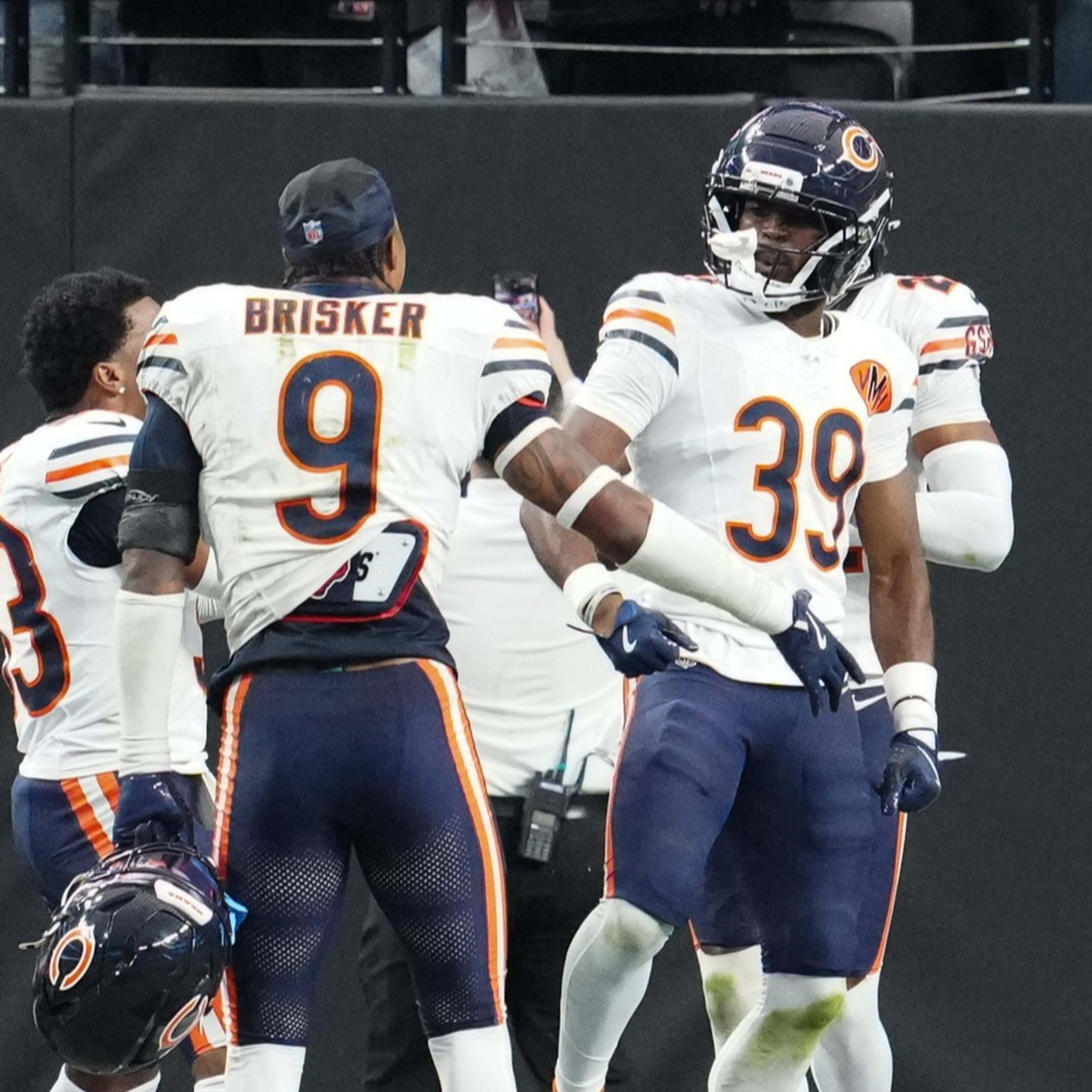 Jaquan Brisker goes to bat for fellow Bears safety Kevin Byard after ...