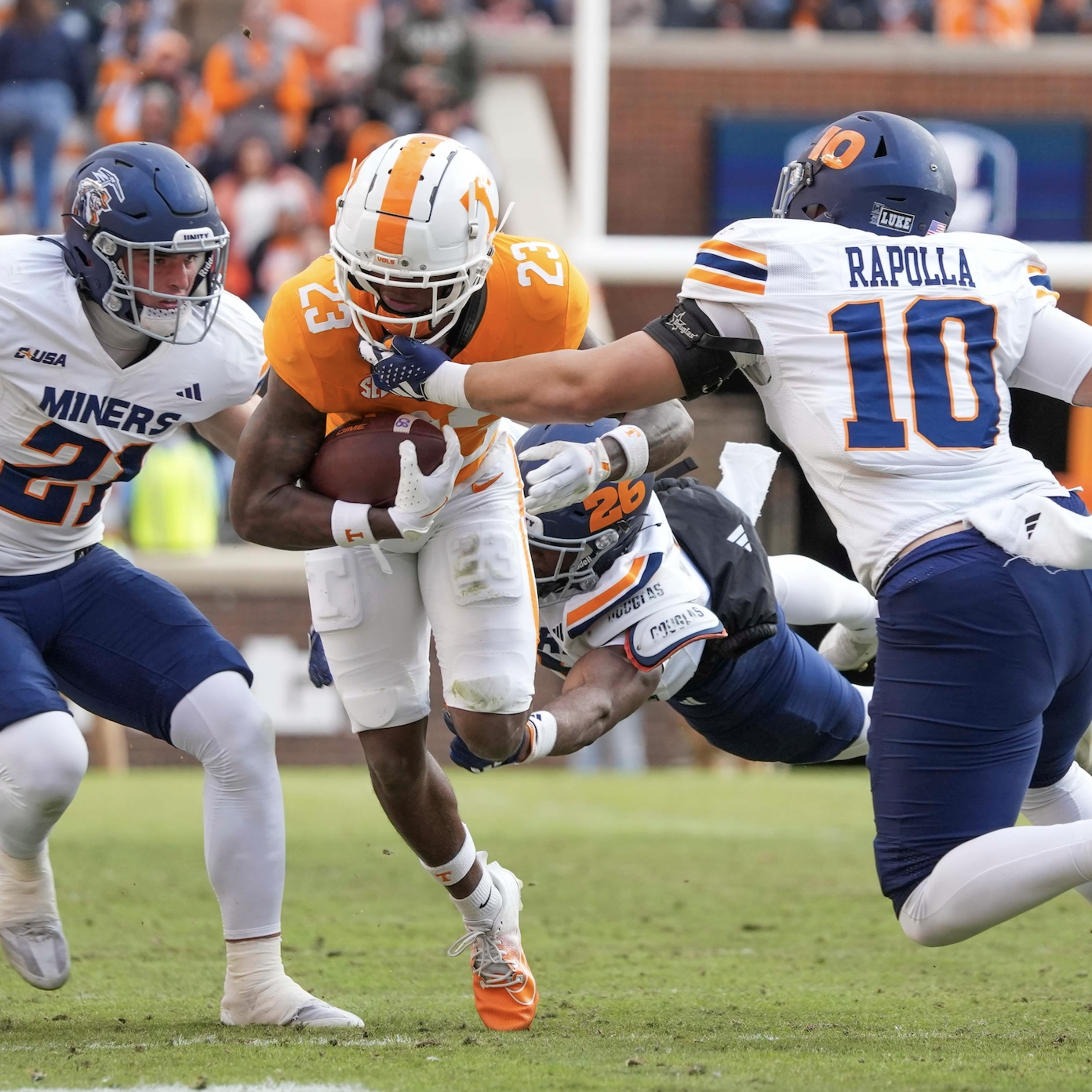 Former Tennessee Vols 4-star signee is reportedly entering the transfer ...