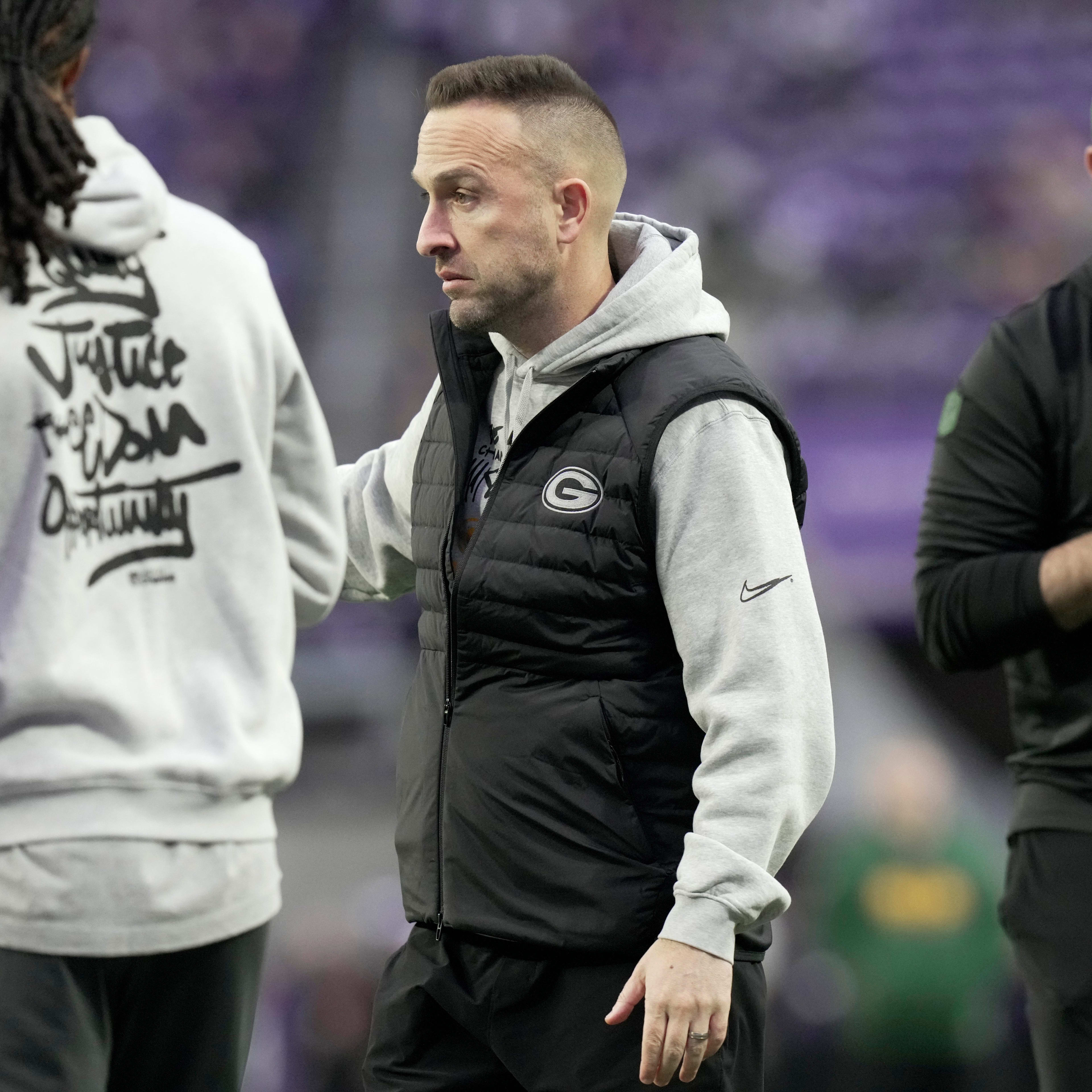 New York Jets run into a major quarterback dilemma, fill massive roster ...