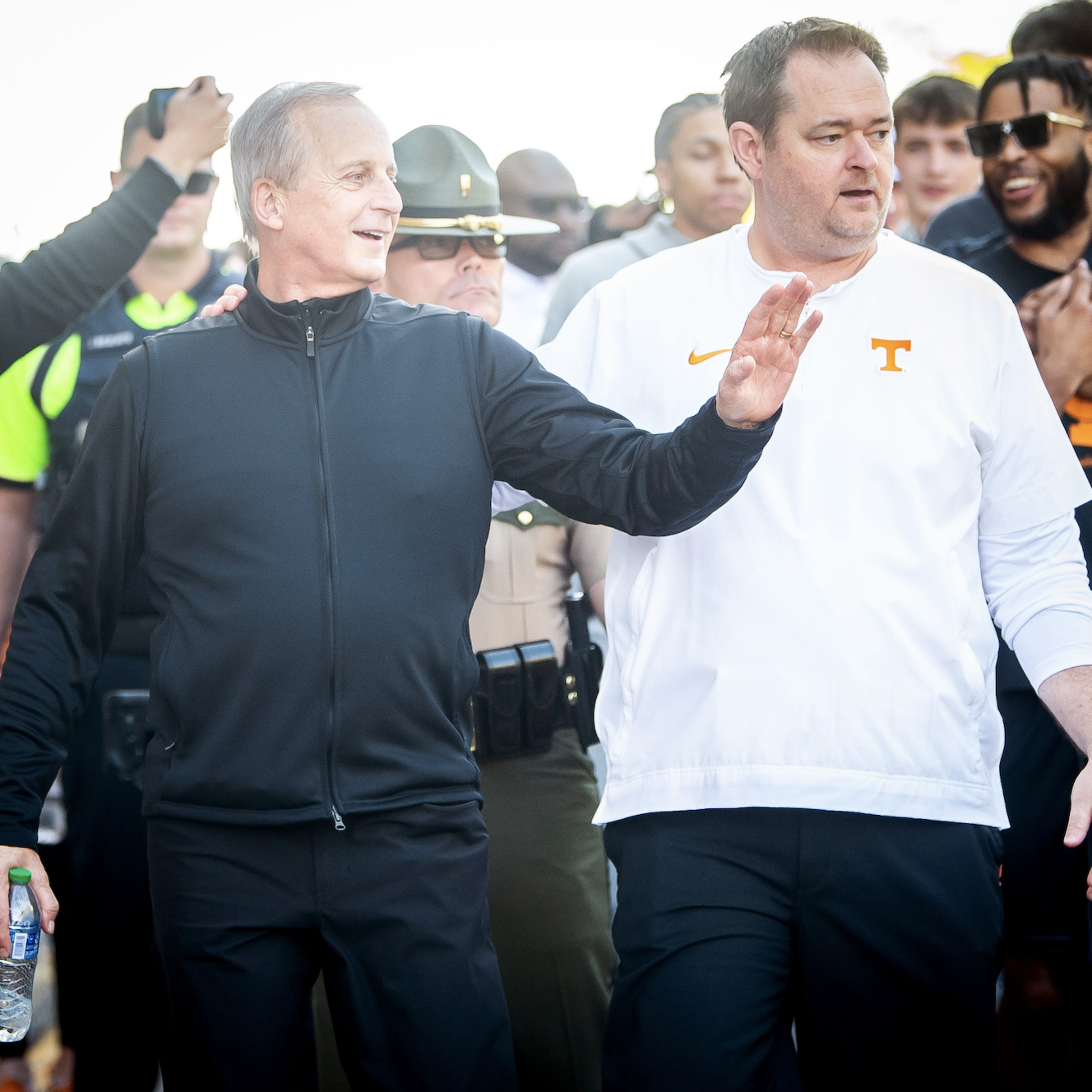 Tennessee Vols' viral photo in Miami is drawing jokes about one of the ...