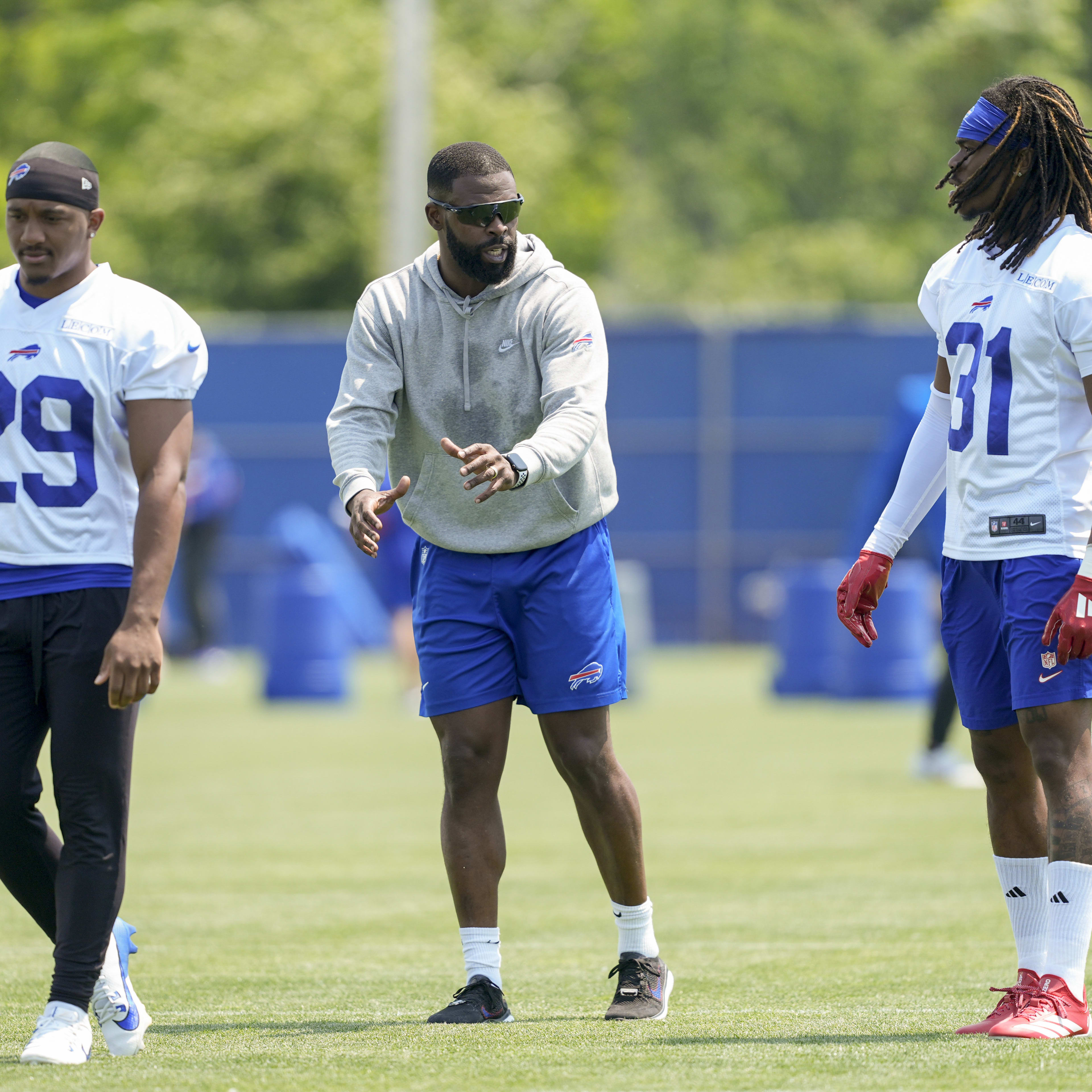 Bills' Joe Brady takes a hit as division rival capitalizes and another ...