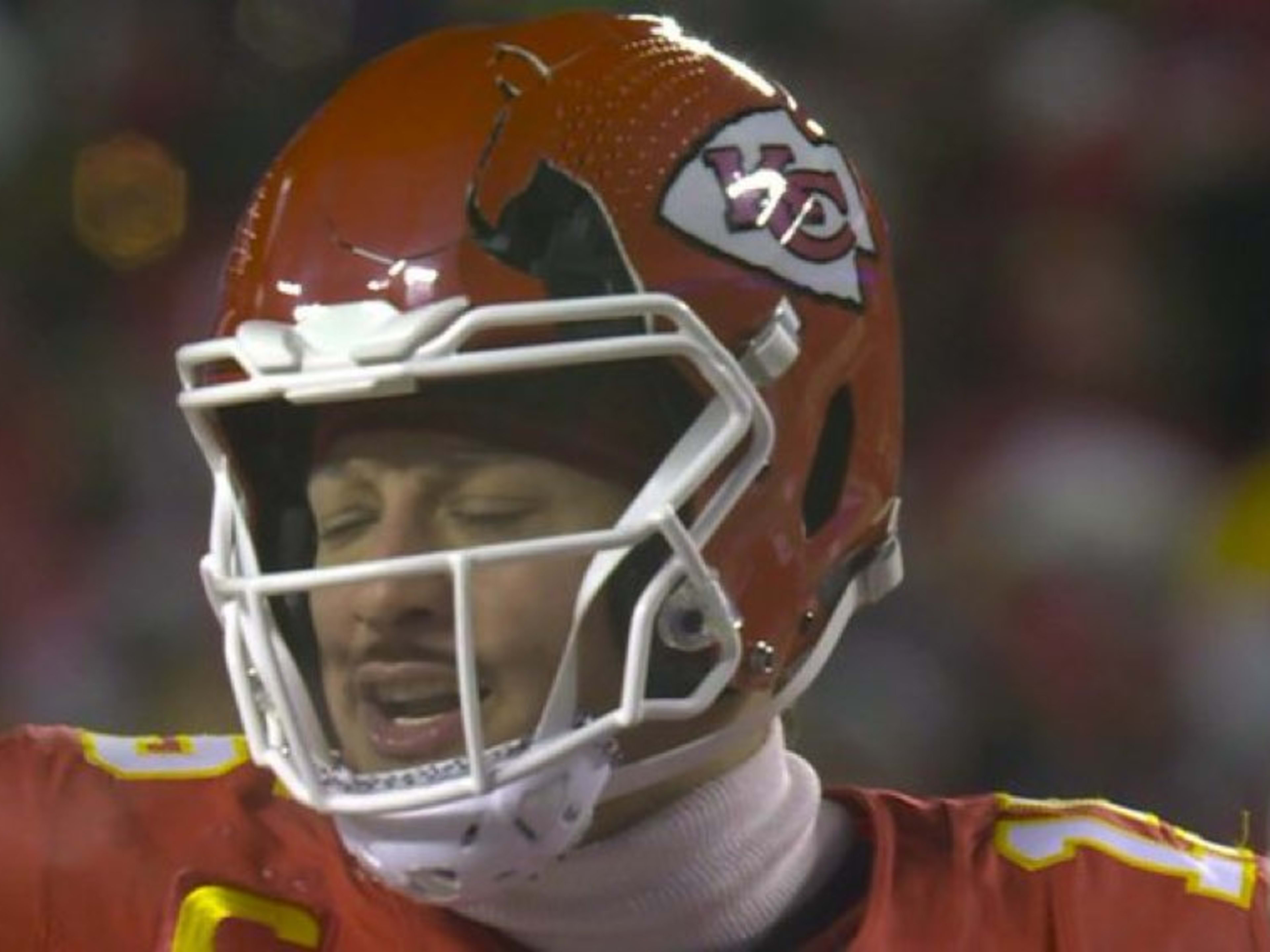 Chiefs QB Patrick Mahomes' helmet malfunction causes confusion in ...