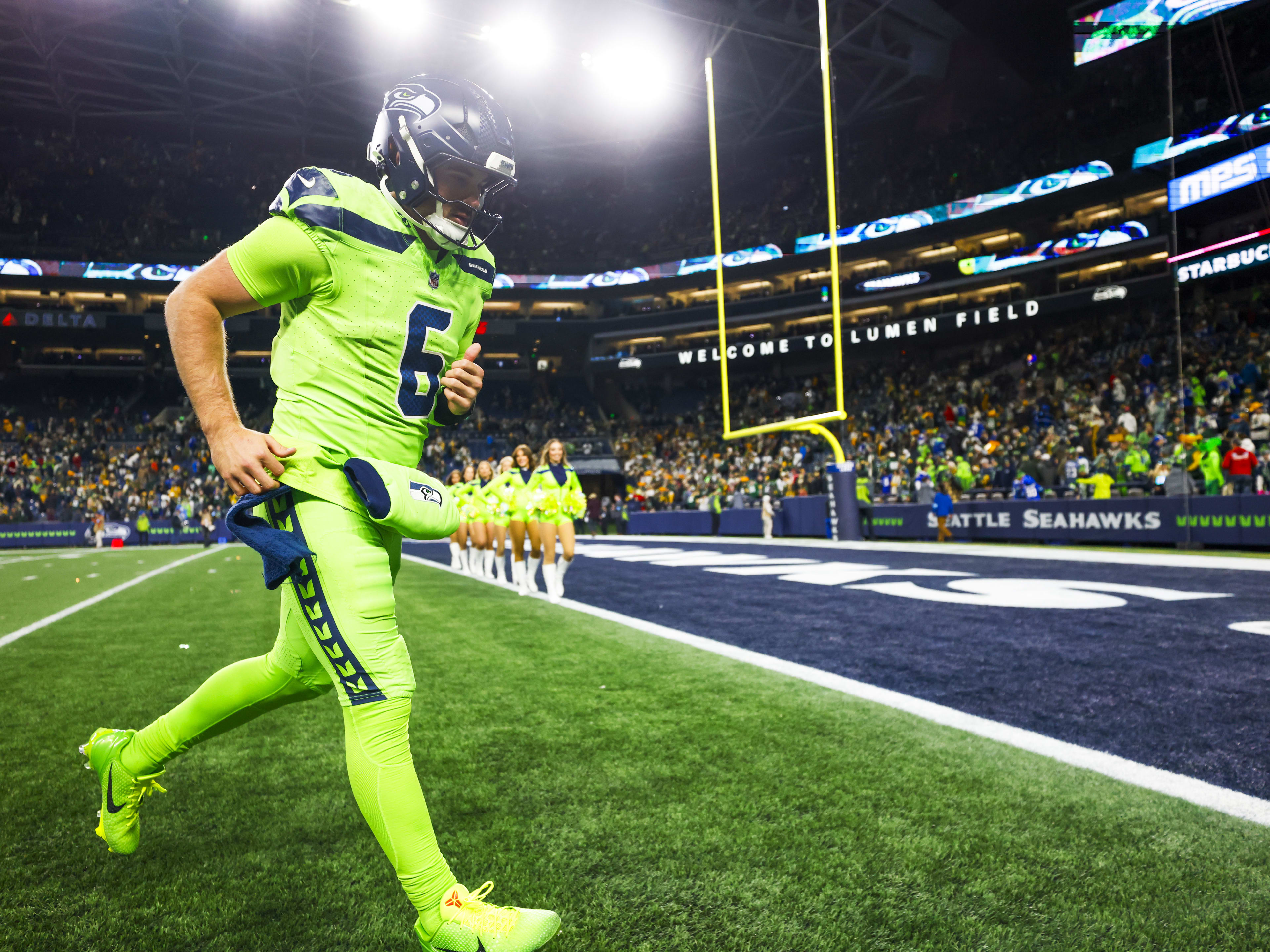 Potential Vikings quarterback target is now available and Kwesi Adofo ...