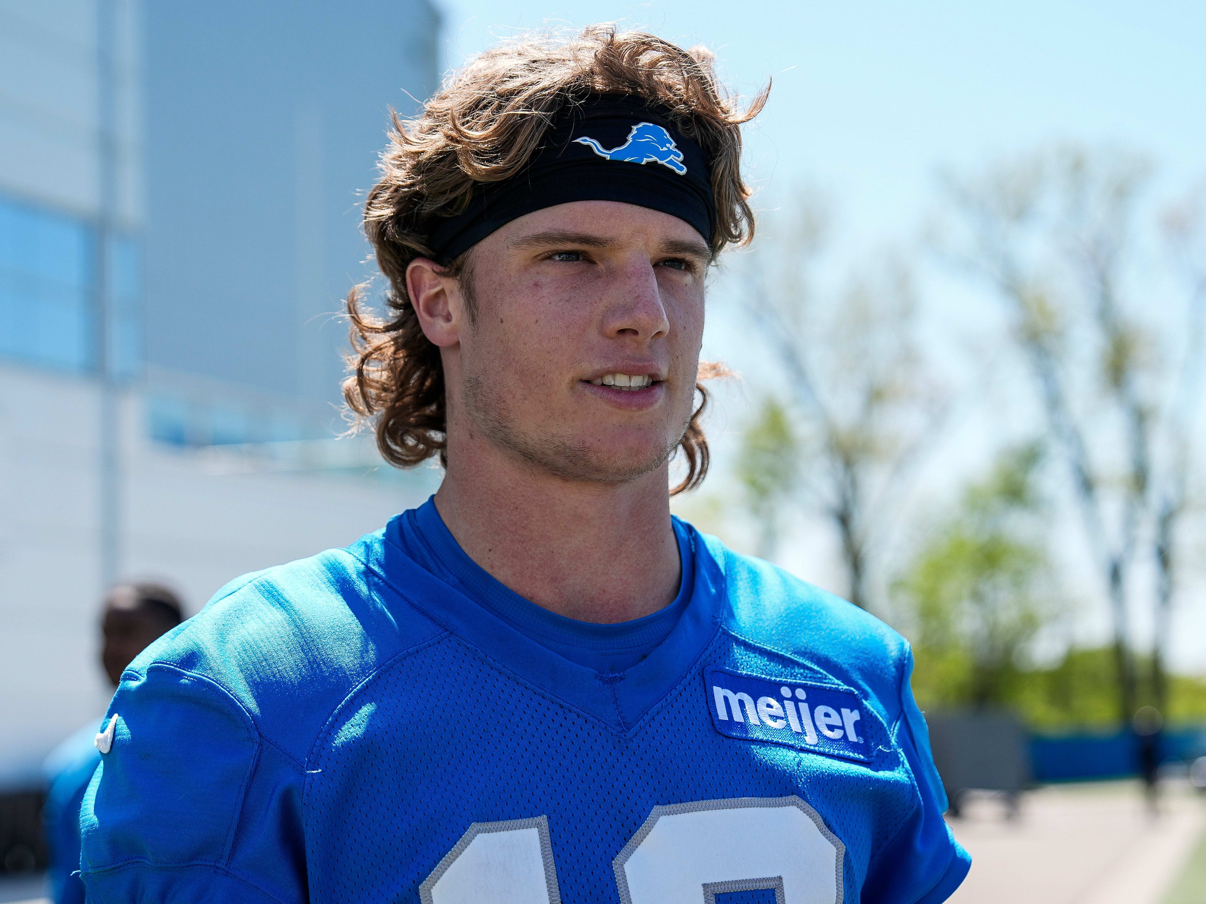 Lions sign rookie edge rusher after standing out during rookie mini ...