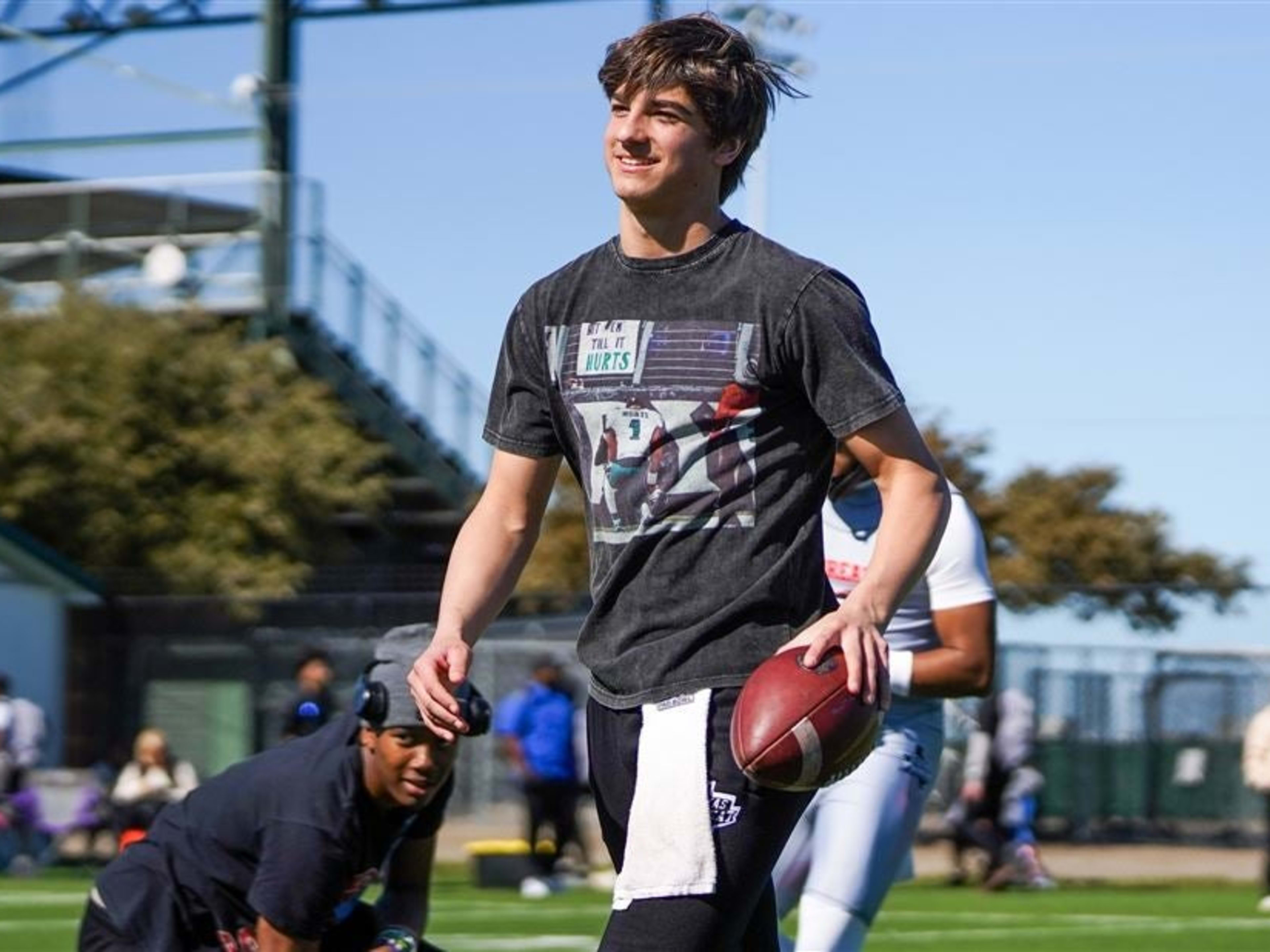 Florida Gators making moves on legacy recruit who spent his childhood ...