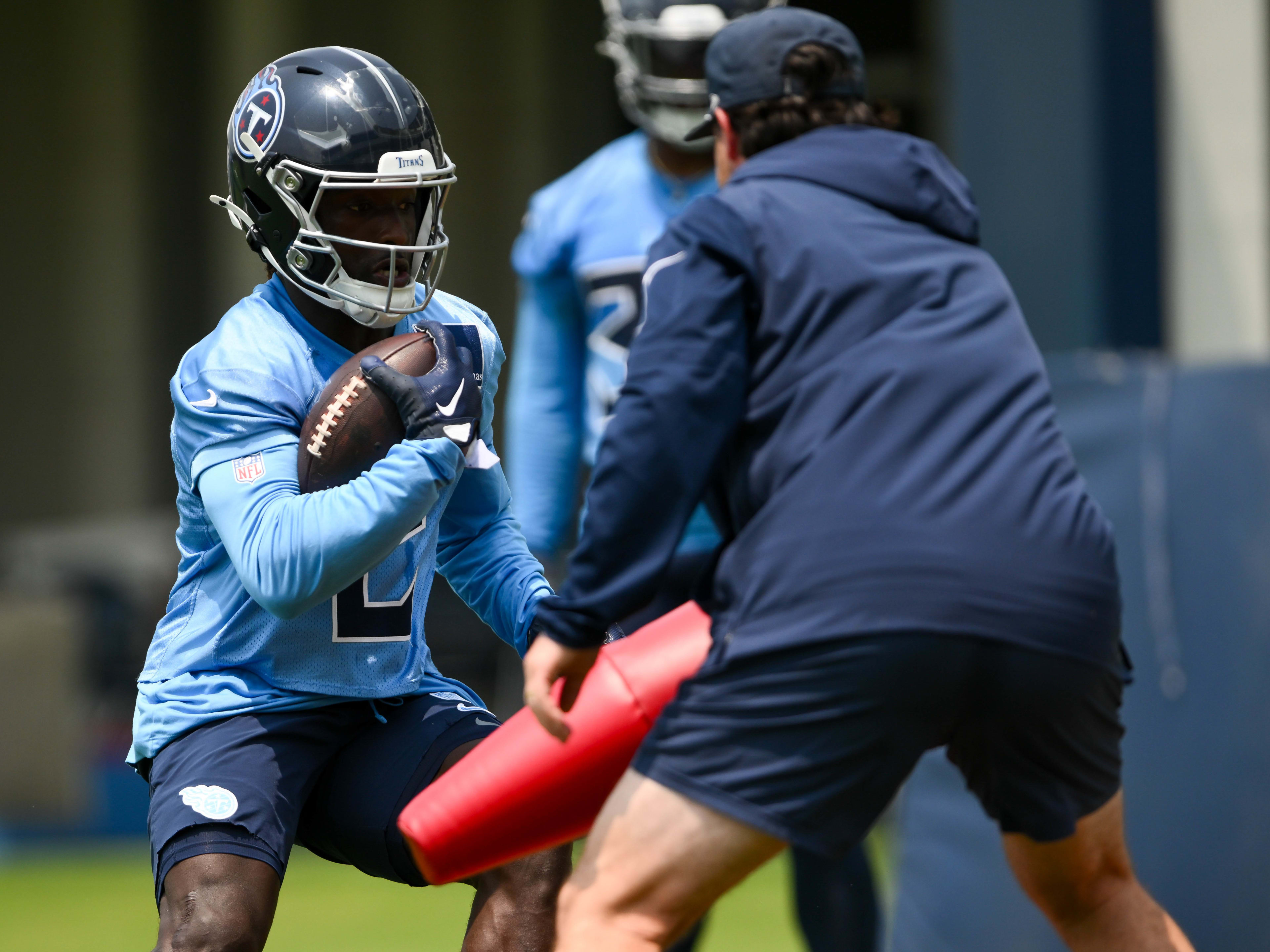 Titans 53-Man Roster Projection 2025: Brewing EDGE nightmare, wide ...