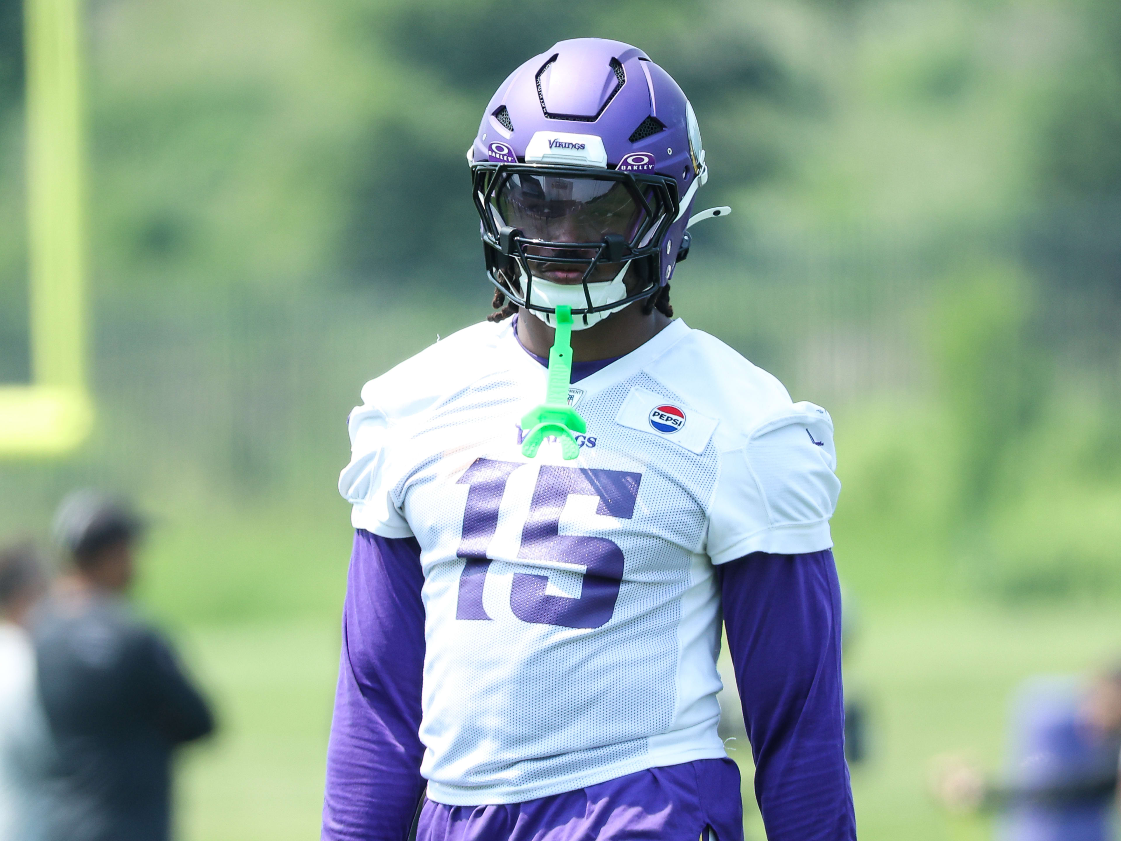 Rising Minnesota Vikings defender Dallas Turner finds himself in a bad ...