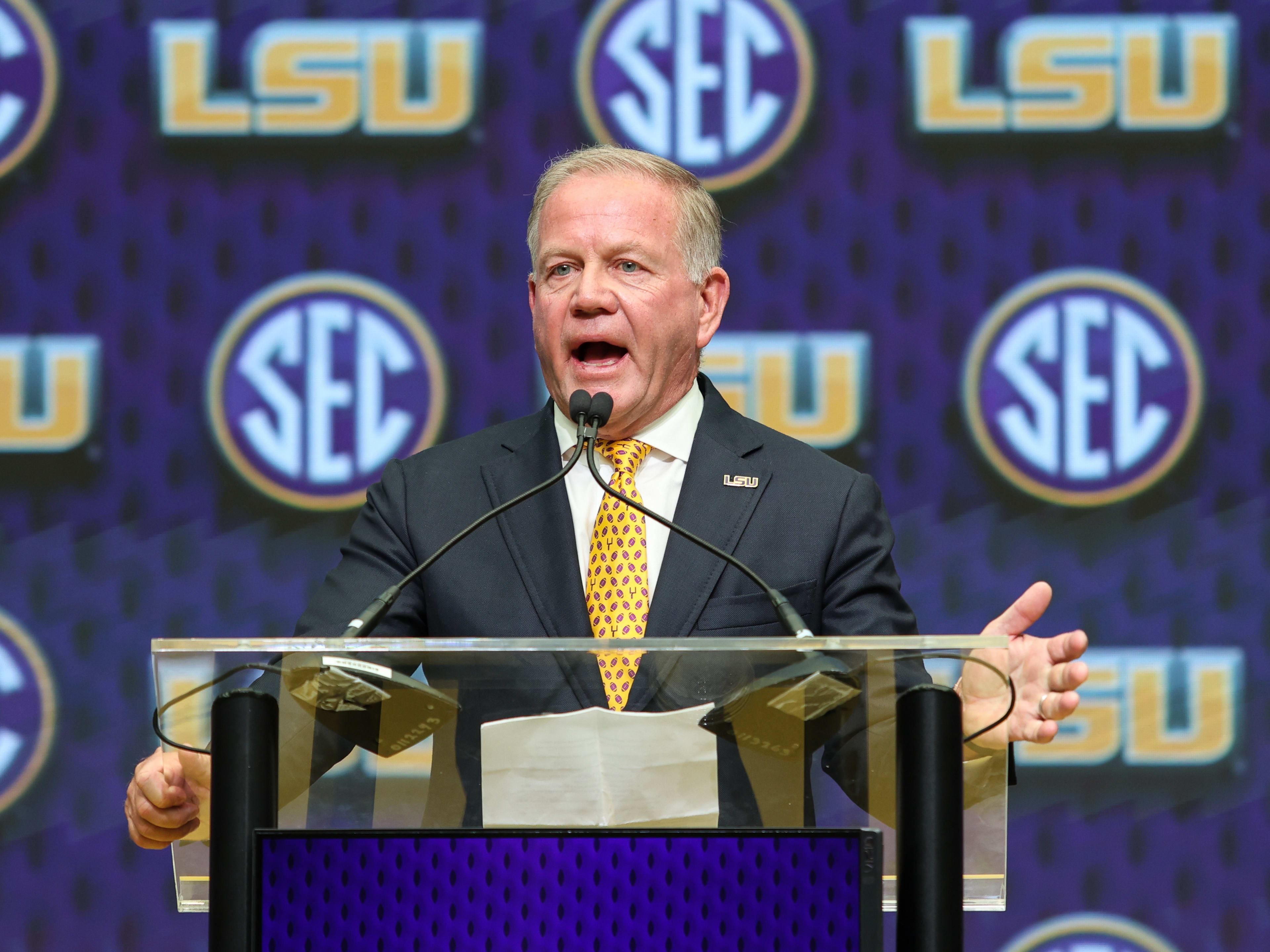 Brian Kelly just accidentally put a lot of pressure on Garrett ...