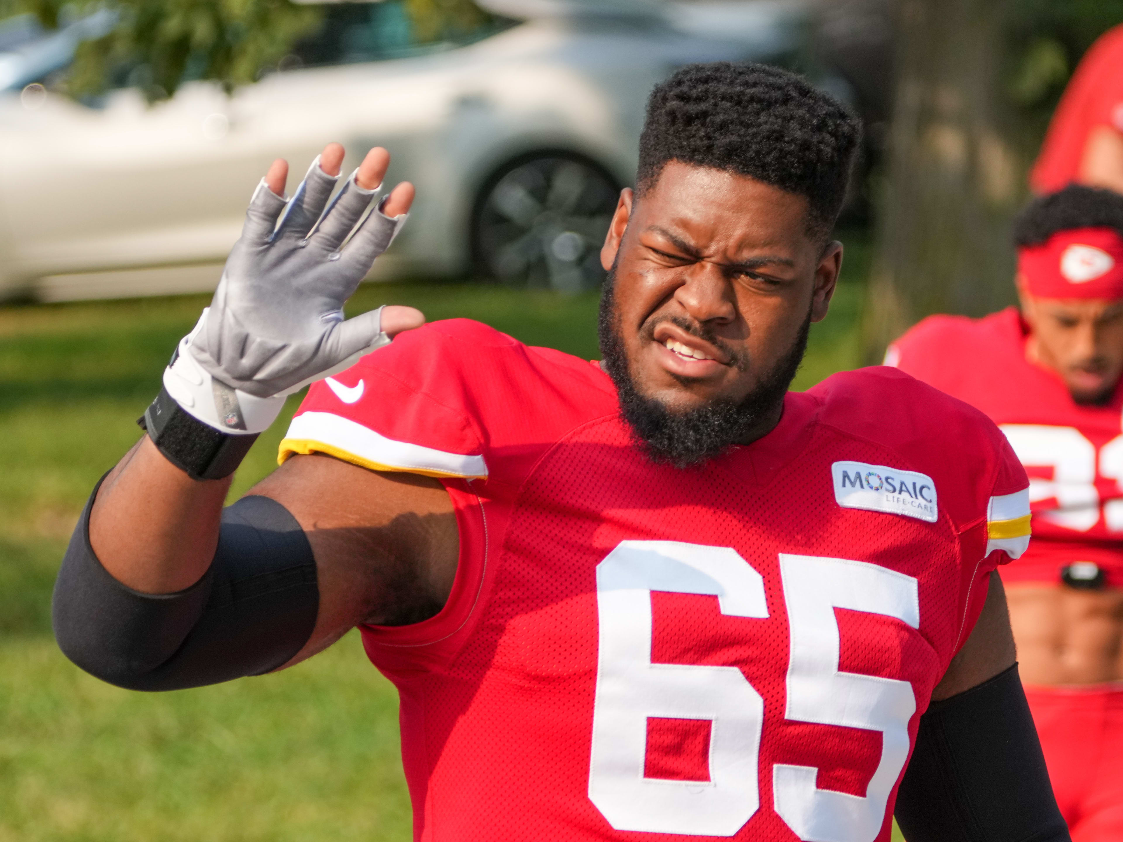 Chiefs' Updated 2025 NFL Salary Cap Space: Trey Smith's deal gives ...