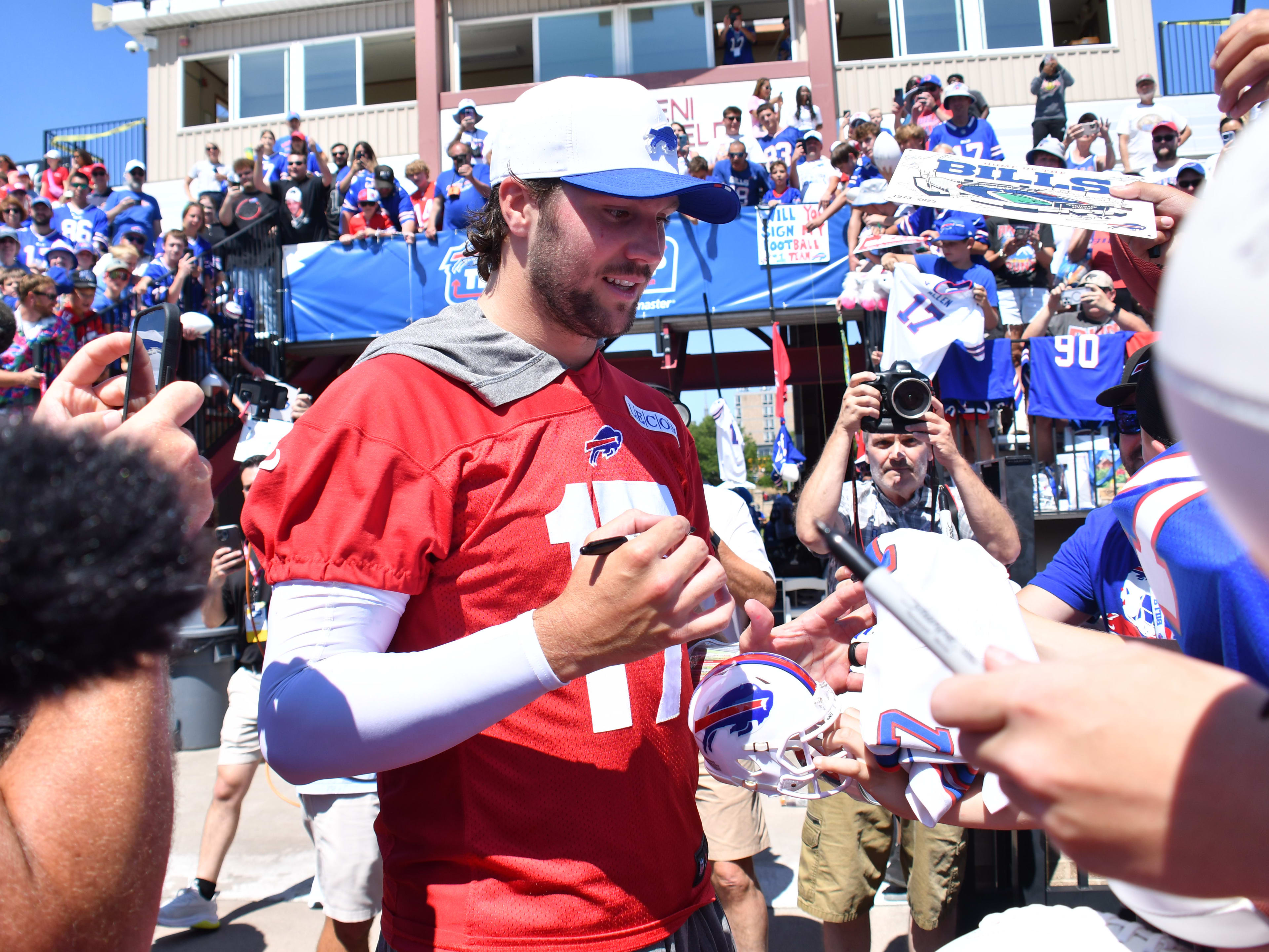 Josh Allen makes a young fan’s day with heartwarming gesture after he ...