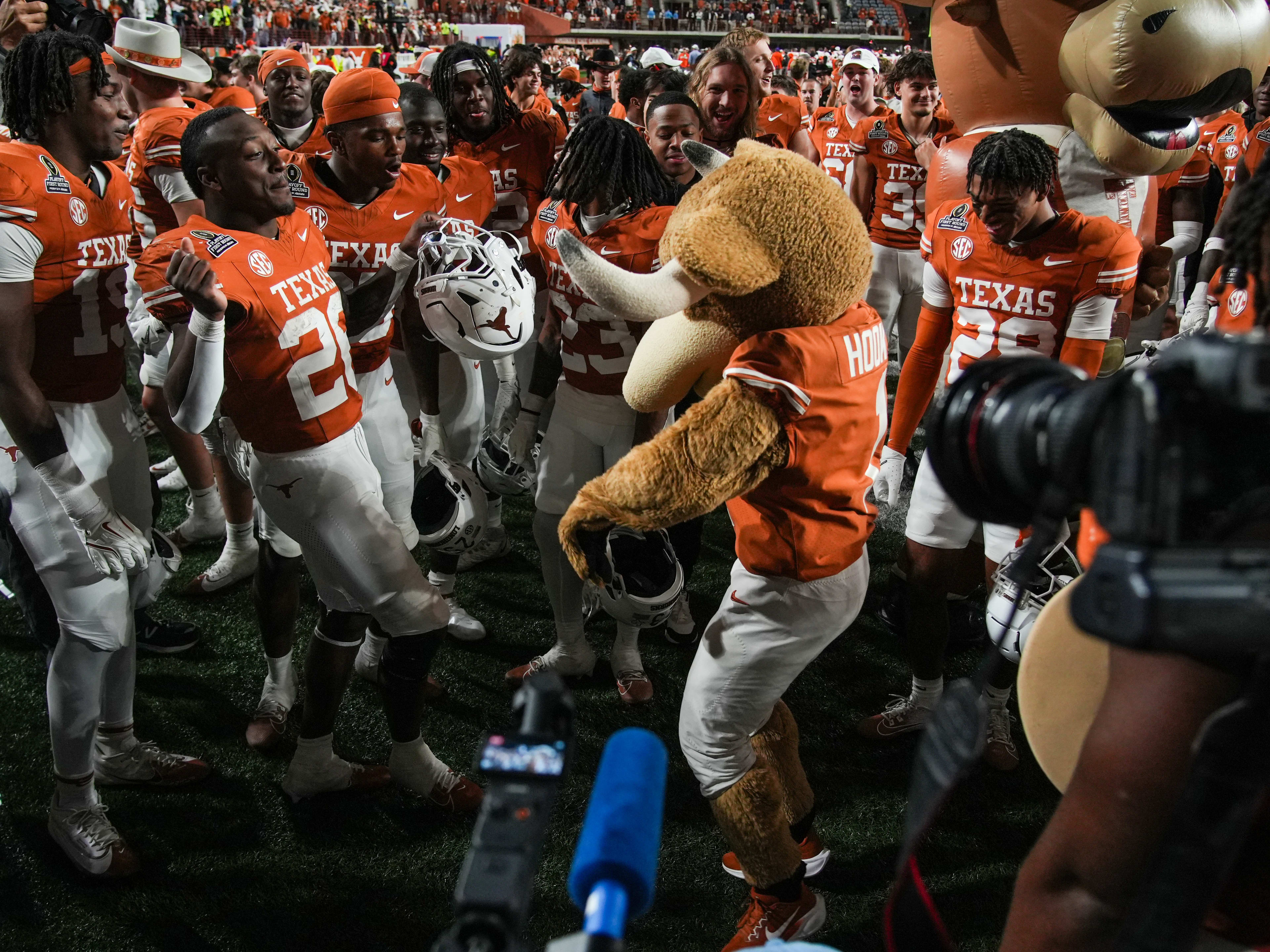 Texas Longhorns News - Roster, Rumors, Draft, Schedule, Stats - A to Z ...