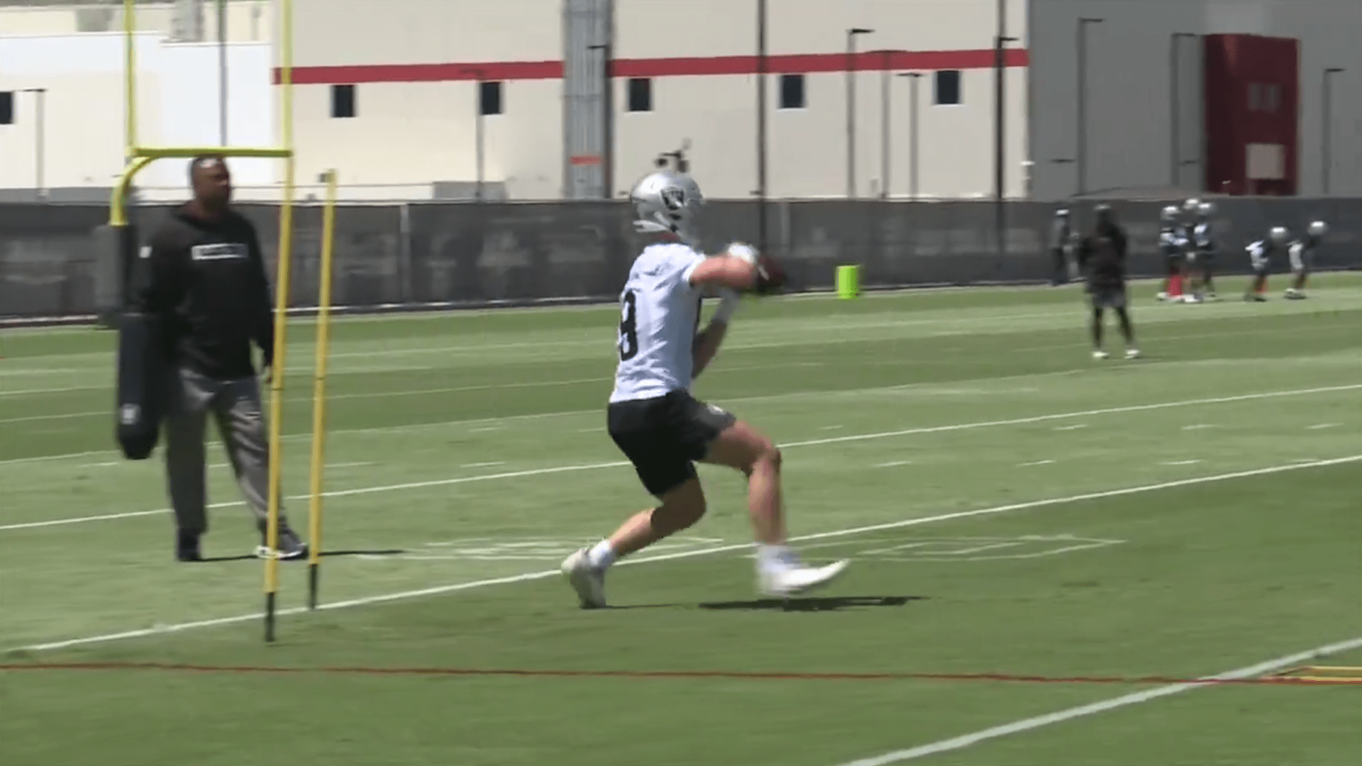 Raiders' plan to make rookie switch positions is already looking good ...