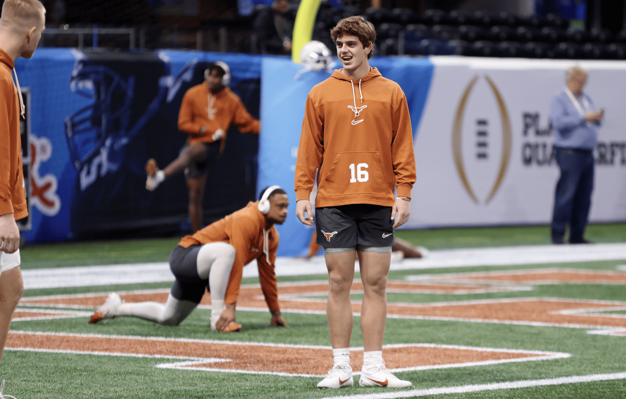 Texas Longhorns OL coach Kyle Flood says right tackle is up for grabs ...