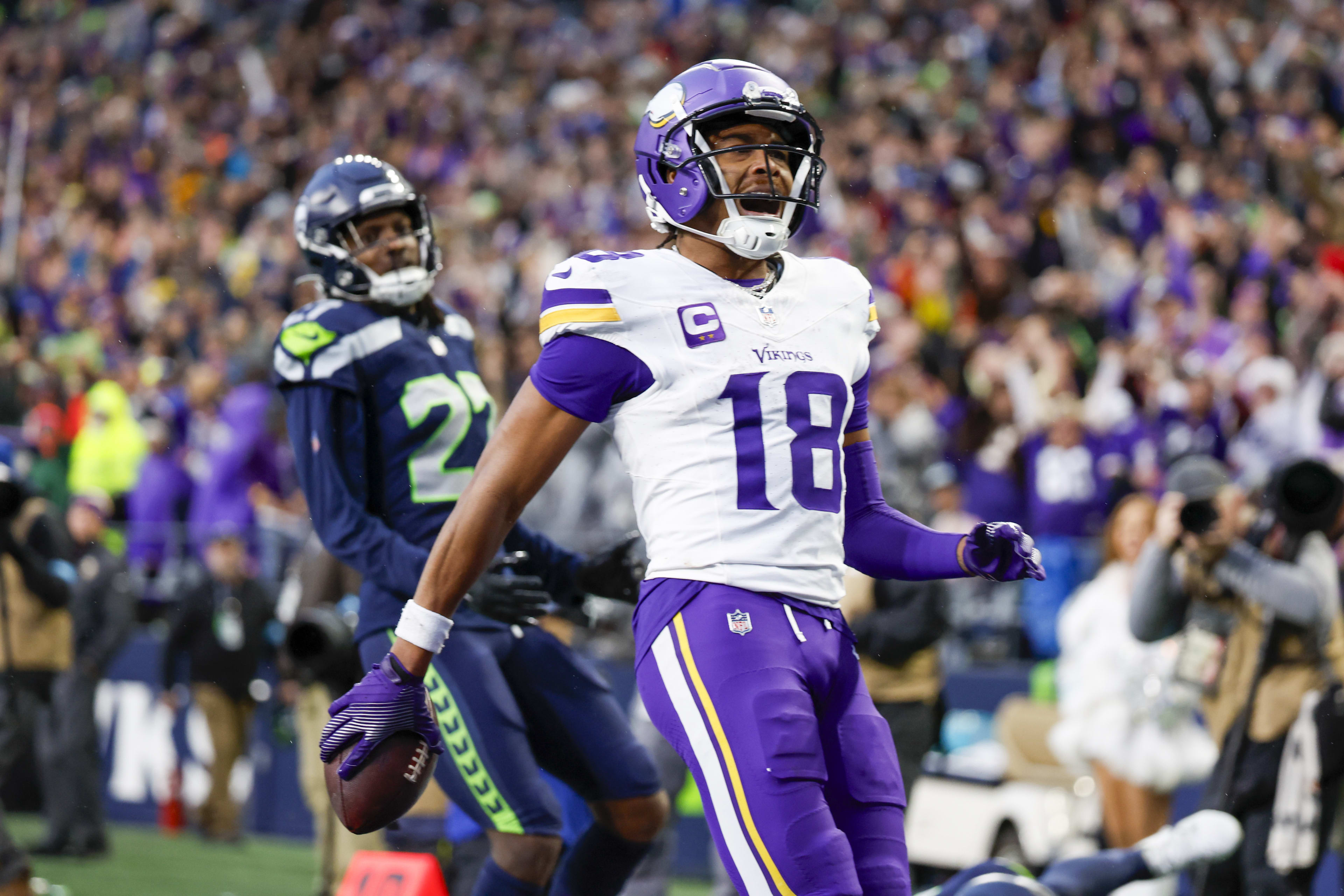 Vikings ride the backs of Sam Darnold and Justin Jefferson to break 18-year losing streak in ...