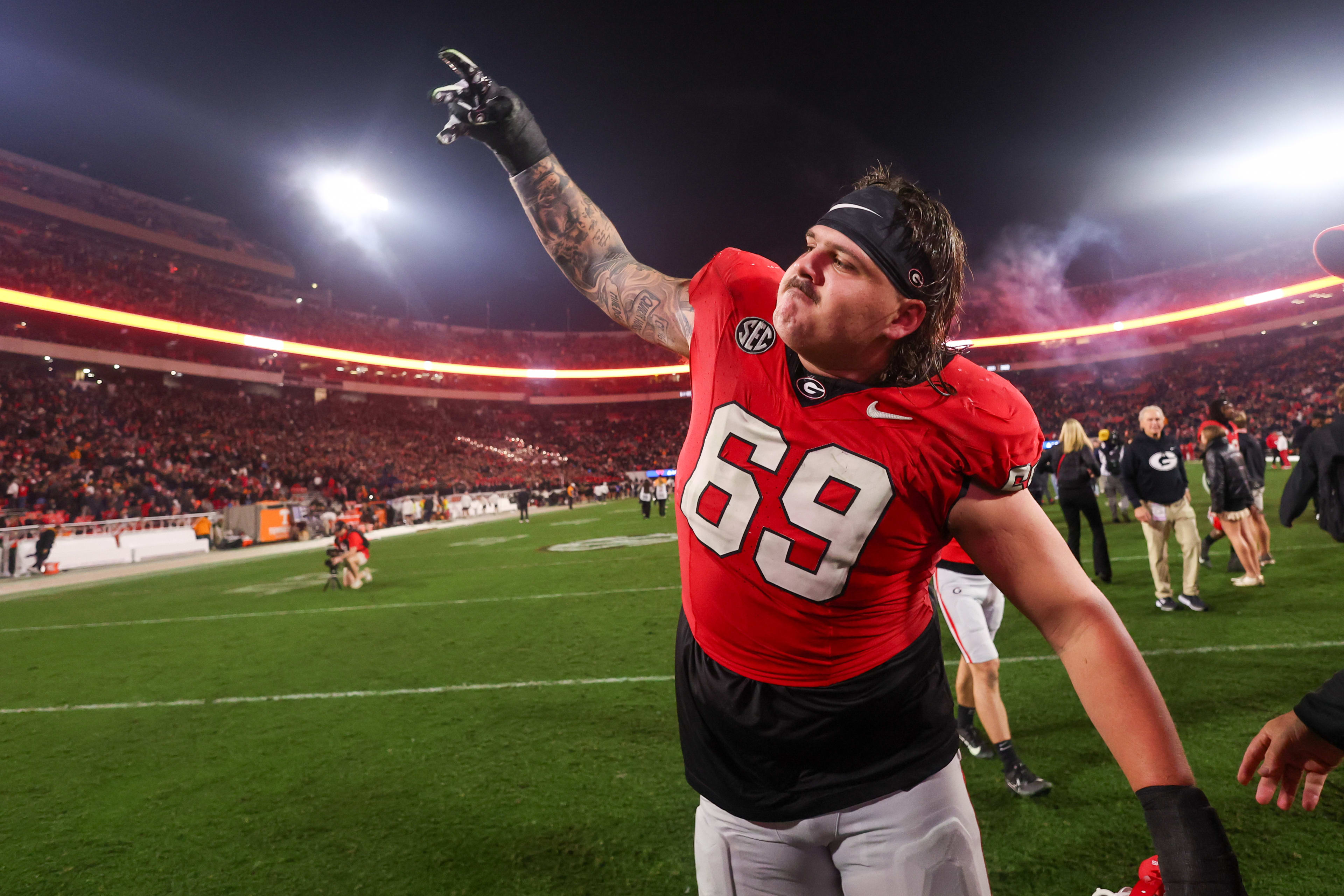 Former Georgia Bulldogs standout offensive lineman continues to prove ...