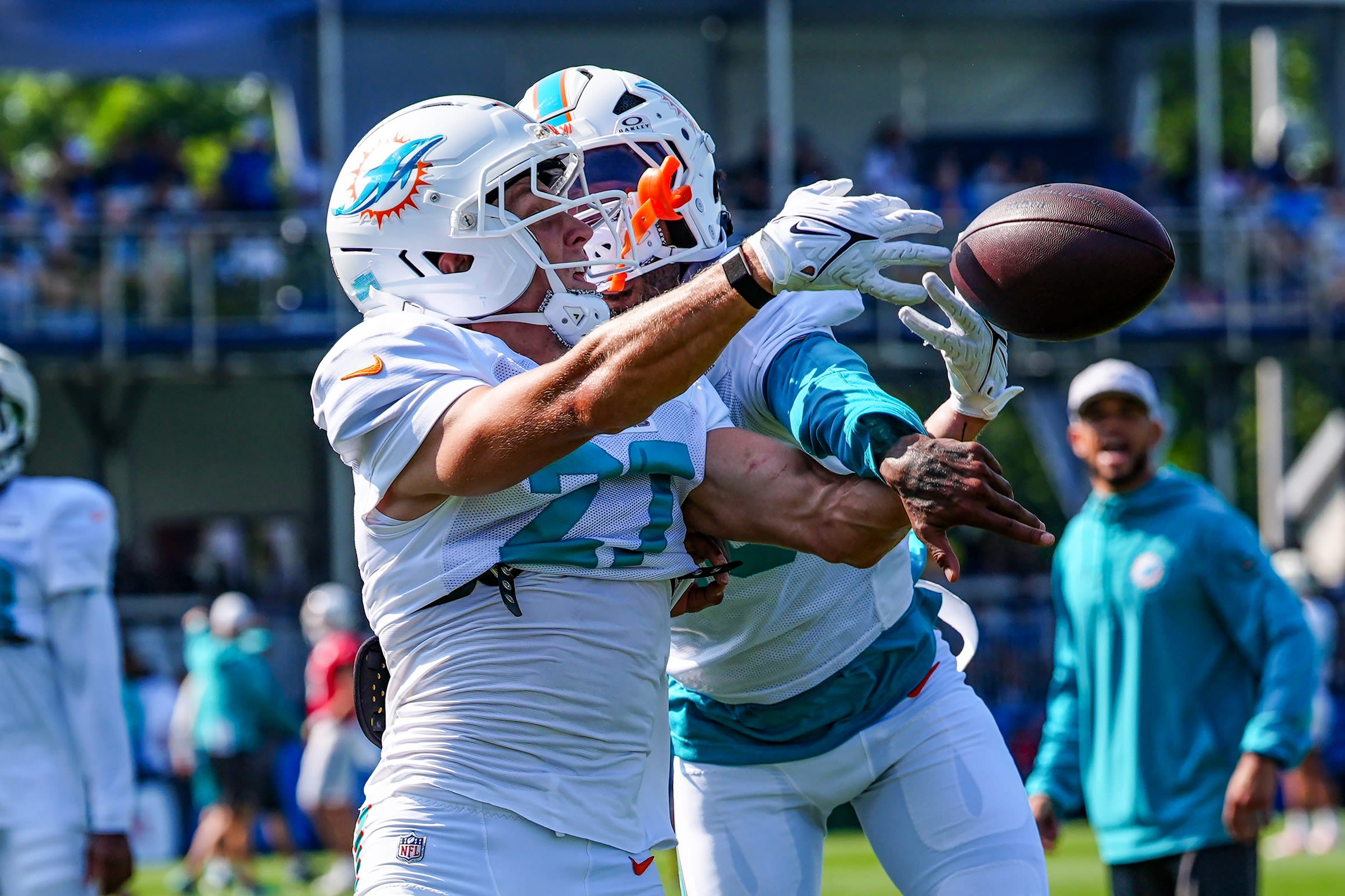 Dolphins’ biggest roster battle takes another frustrating turn after ...