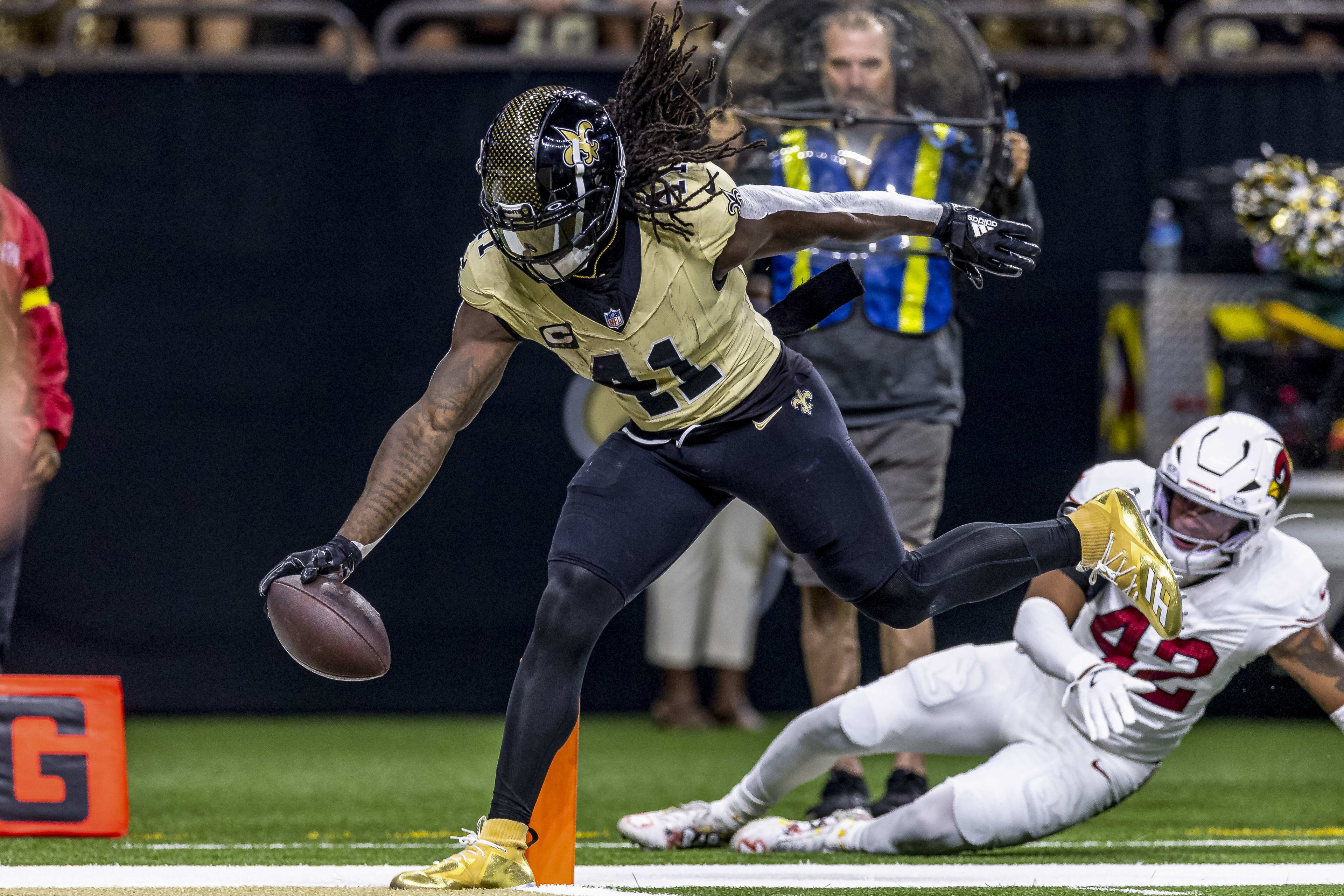 Alvin Kamara reveals update on his teammate's injury he sustained vs ...