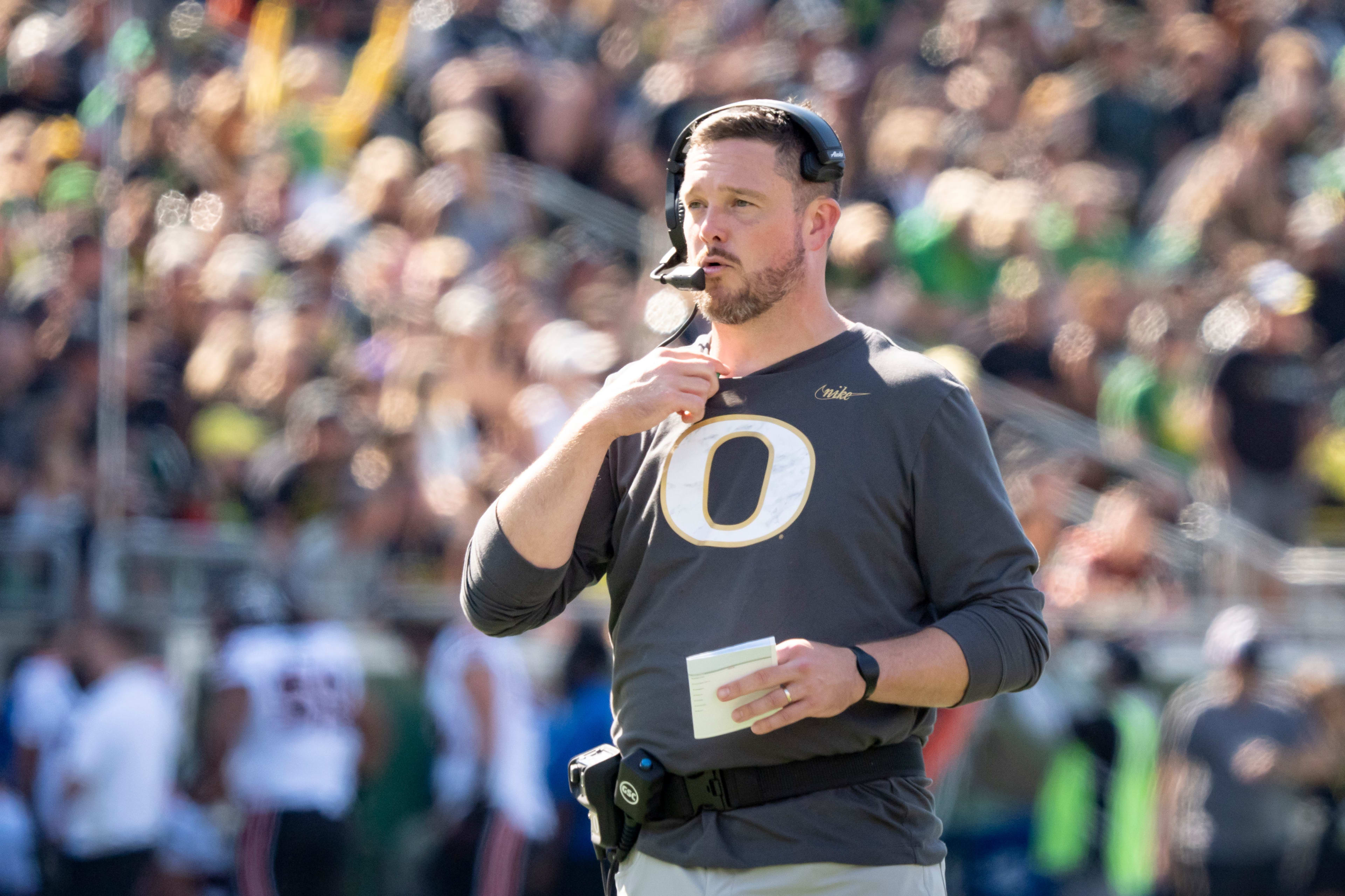 Oregon Ducks head coach Dan Lanning has one glaring blemish on his ...