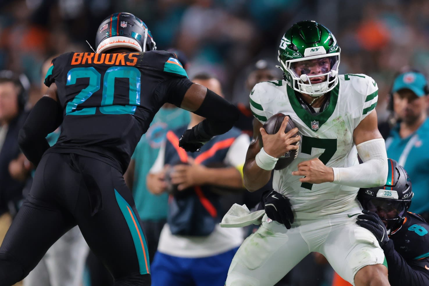 The big question around Aaron Glenn and the Jets’ quarterback situation ...