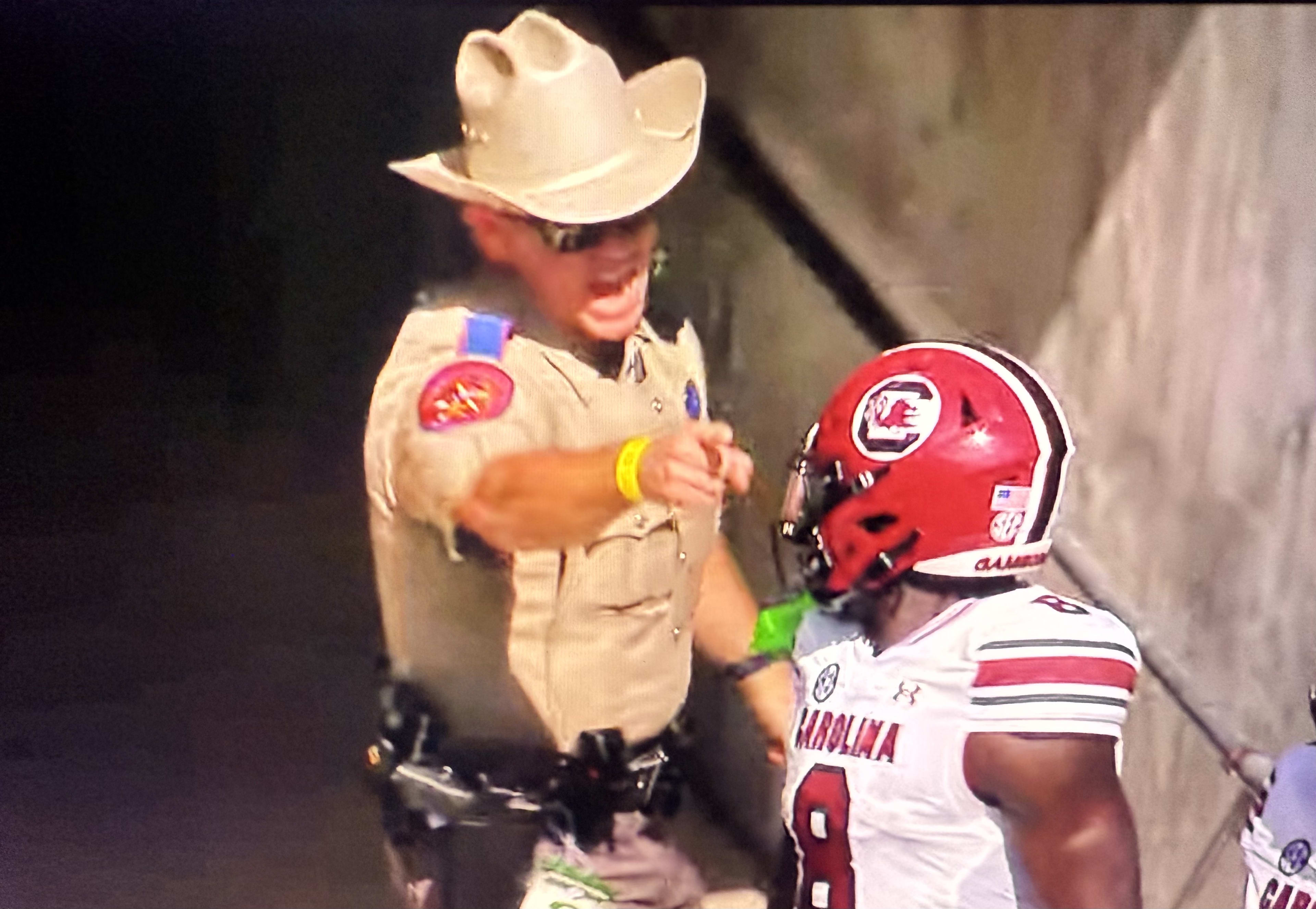 Texas A&M Aggies' embarrassing state trooper gets what he deserves ...
