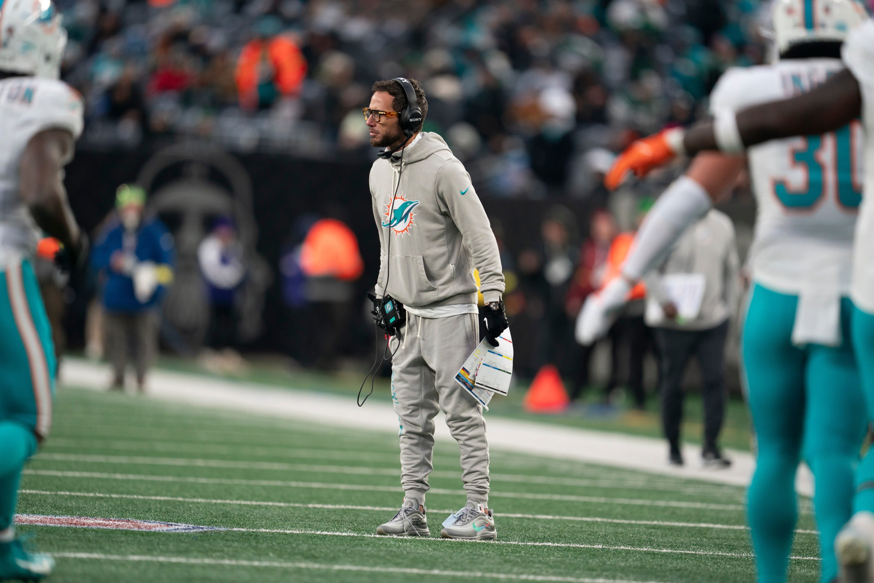Mike McDaniel addresses the elephant in the room after Dolphins add ...