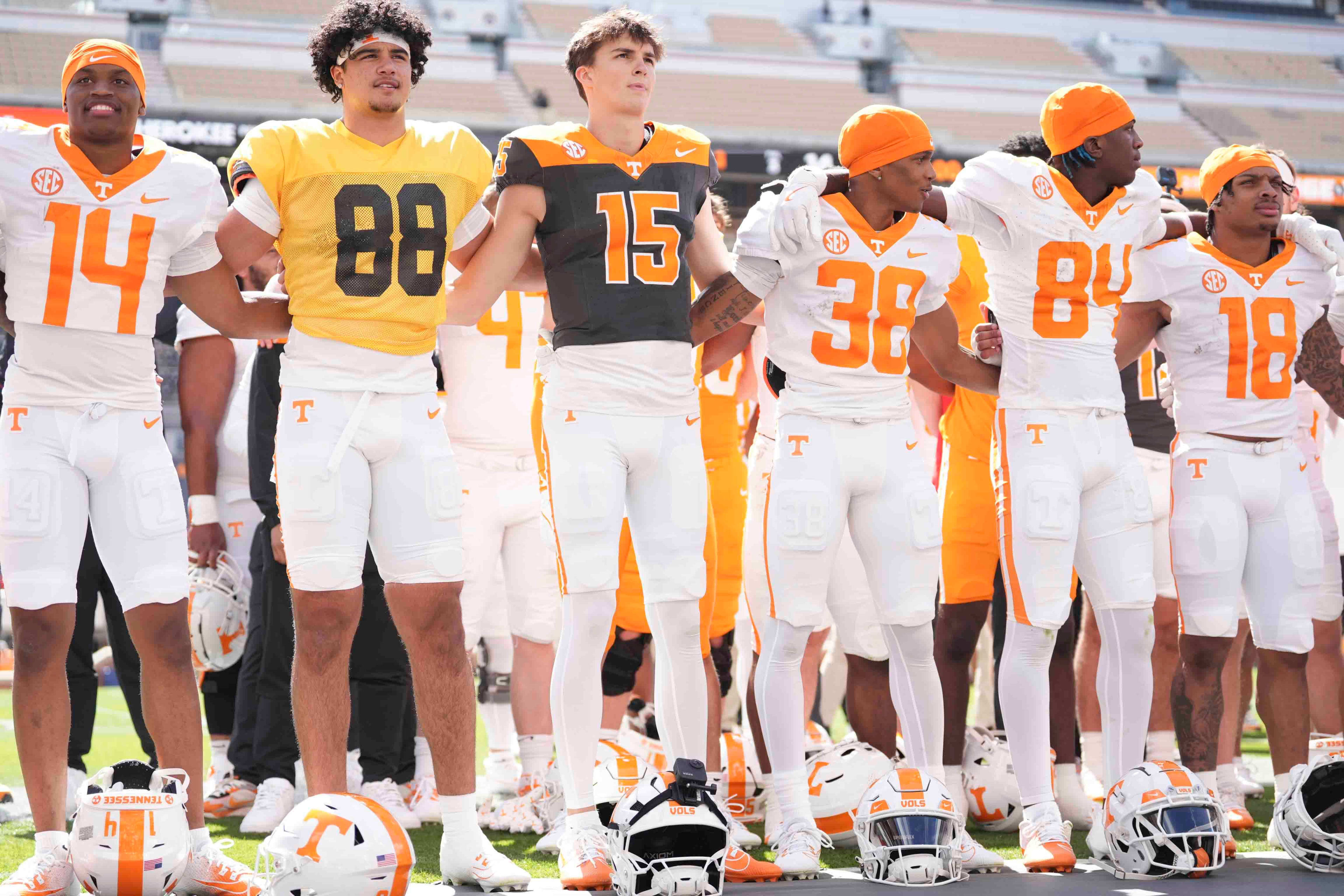 Tennessee Vols' viral photo in Miami is drawing jokes about one of the ...