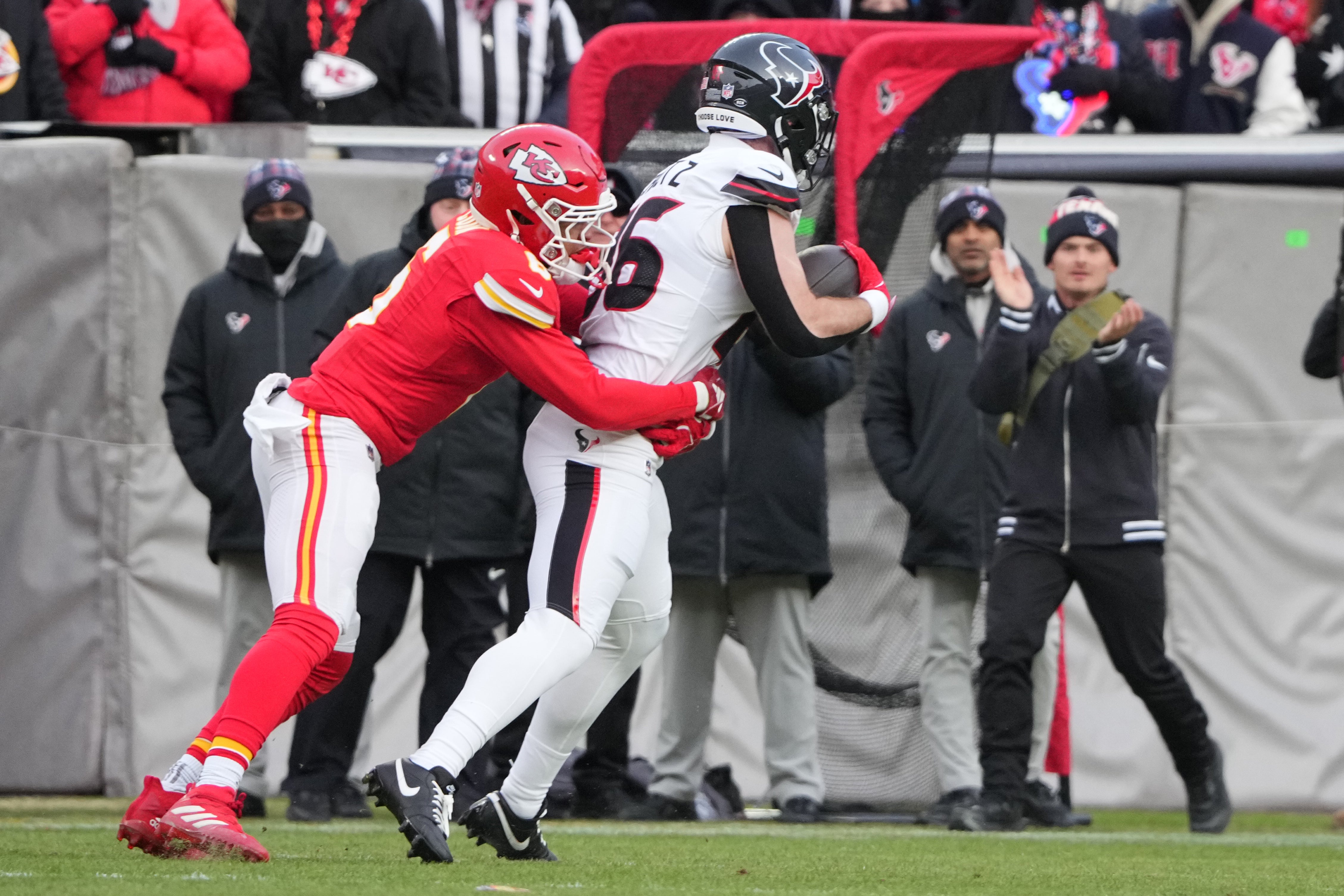 Kansas City Chiefs S Bryan Cook being evaluated for head injury in AFC ...