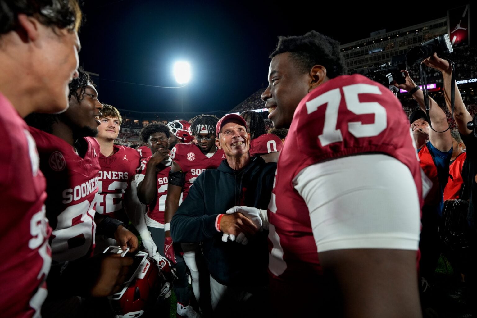 Sooners' elite 2026 signee is already doing his best to recruit elite ...