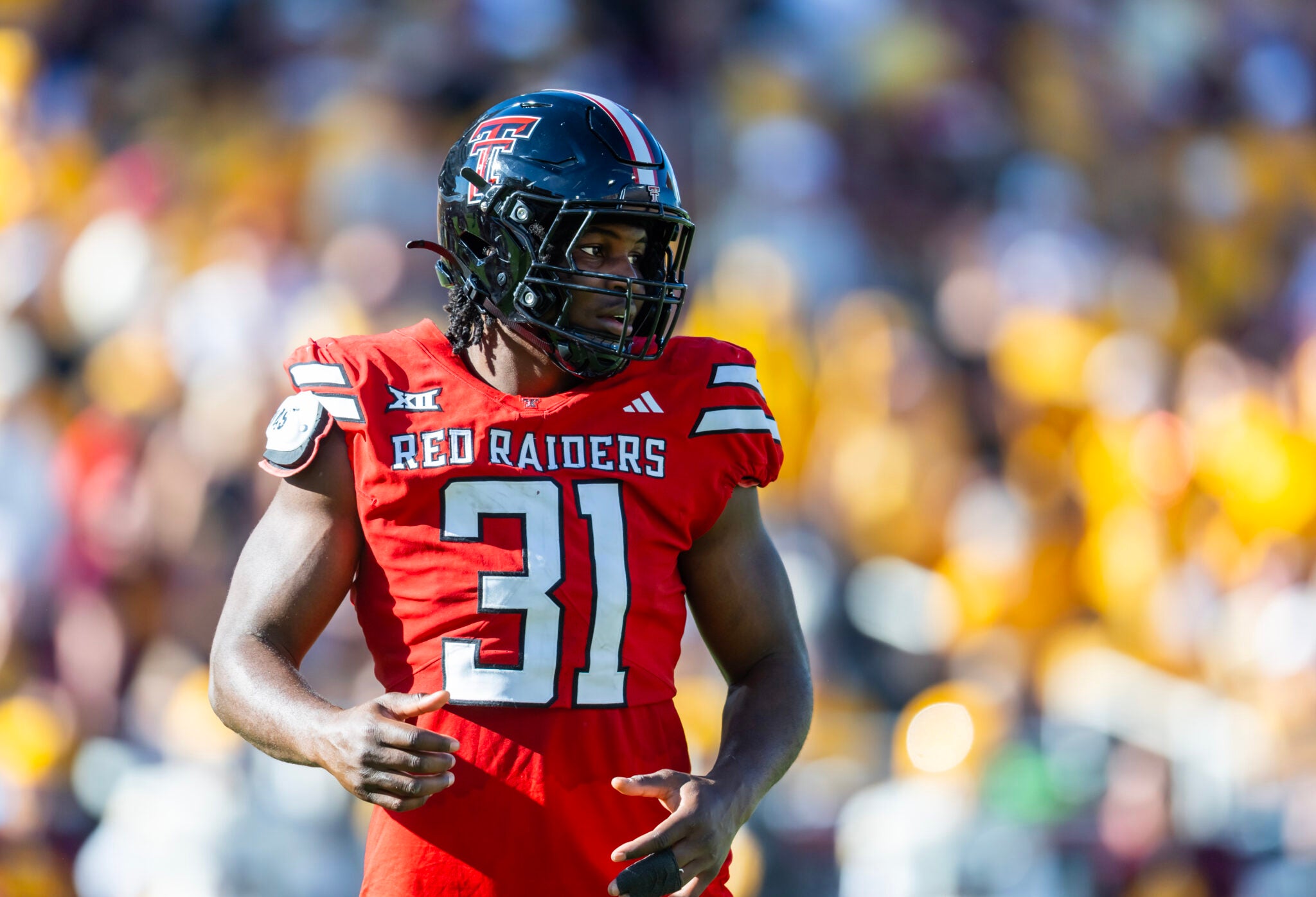 Titans First Round EDGE Decision: What makes Arvell Reese, Rueben Bain ...