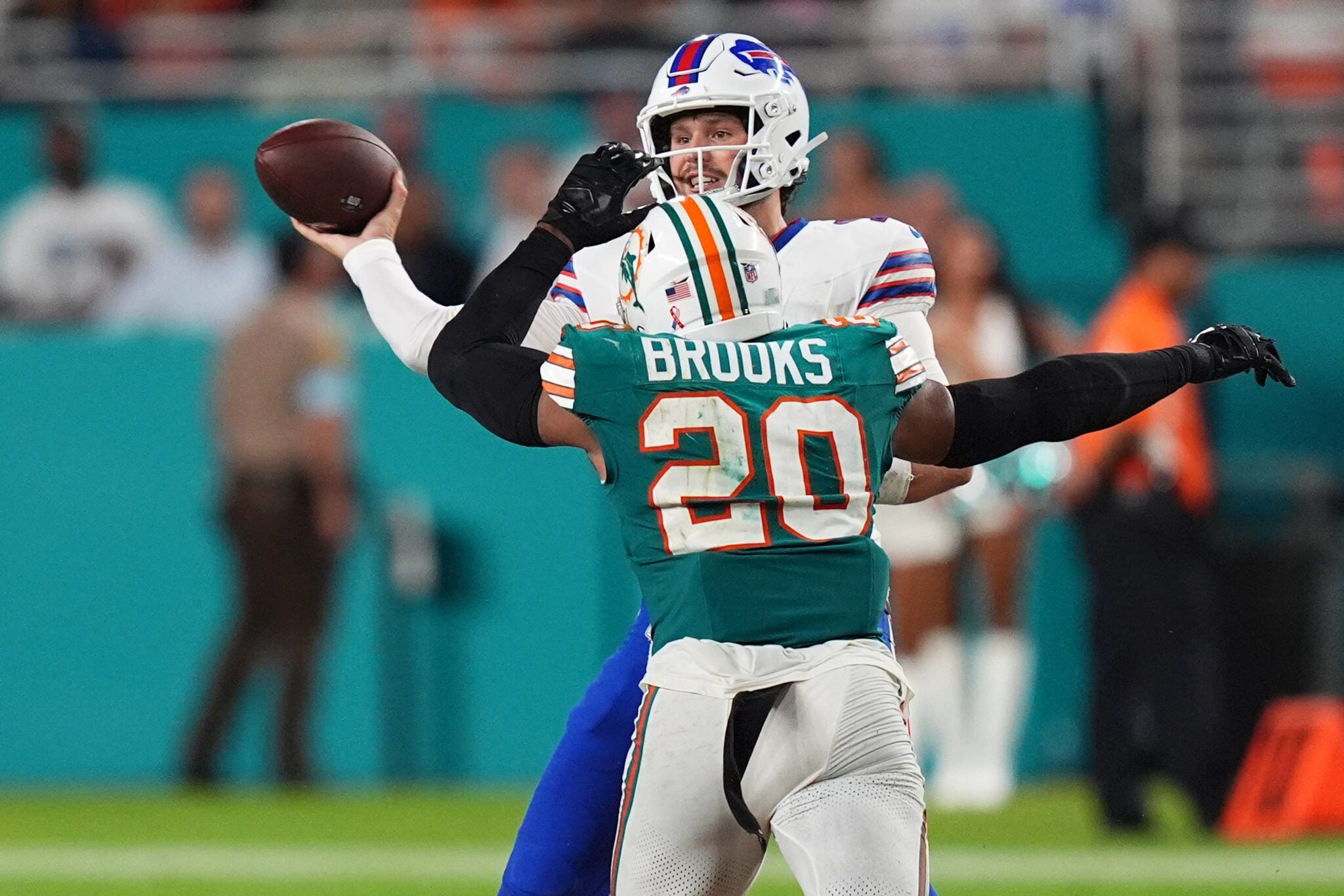 Jordyn Brooks proves why he needs to be apart of the Miami Dolphins ...