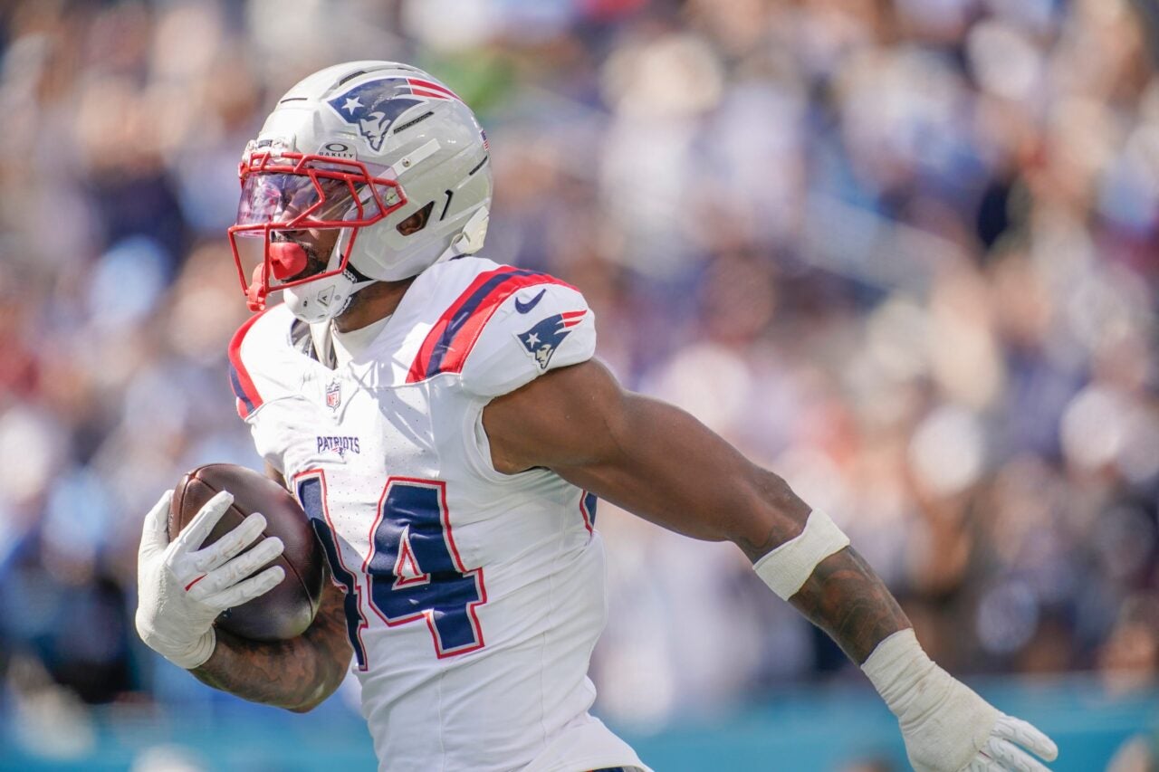 Grading the signing: Commanders sign free agent K'Lavon Chaisson to ...