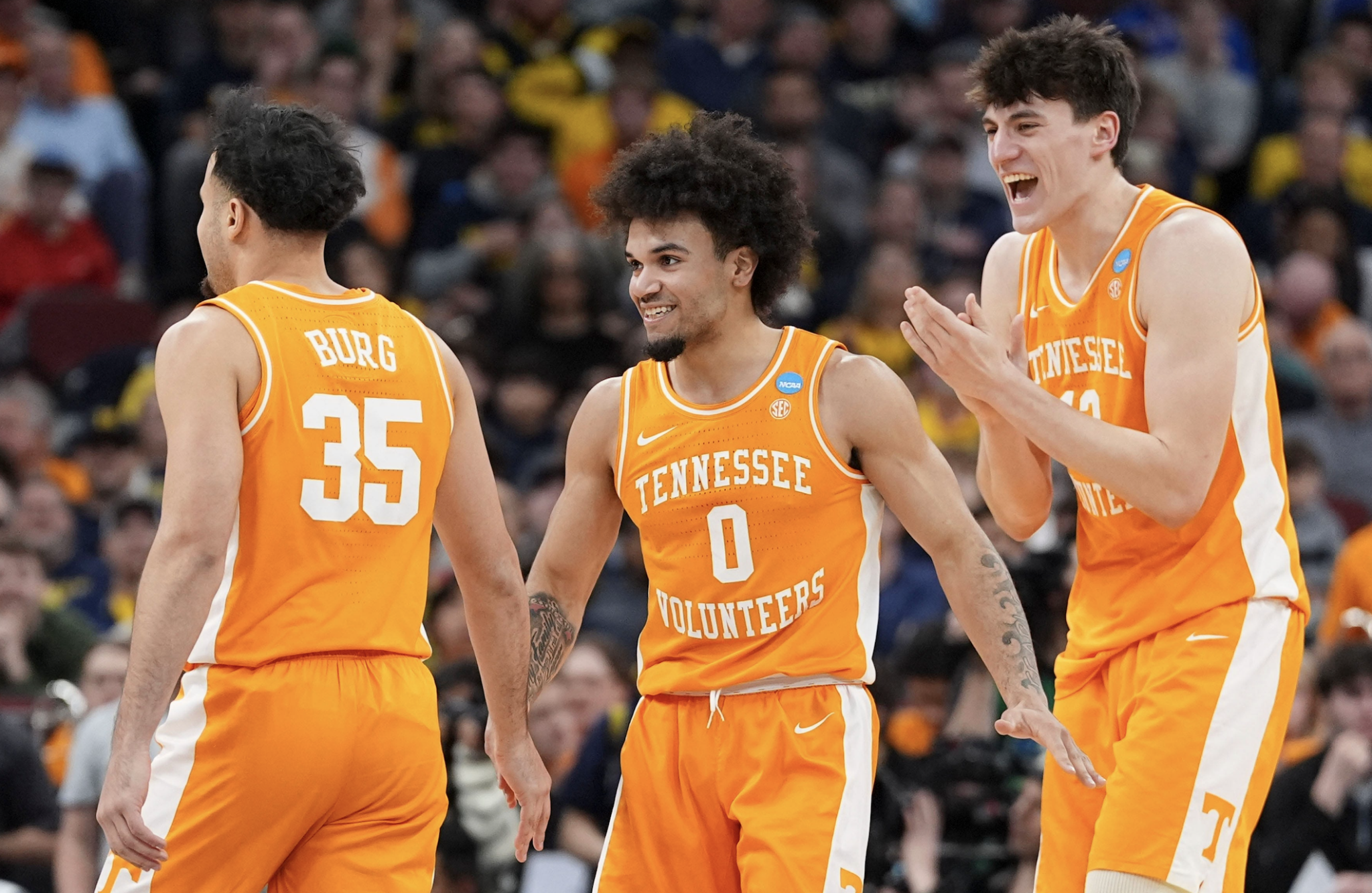 Tennessee Vols forward delivers message after announcing plans to enter ...