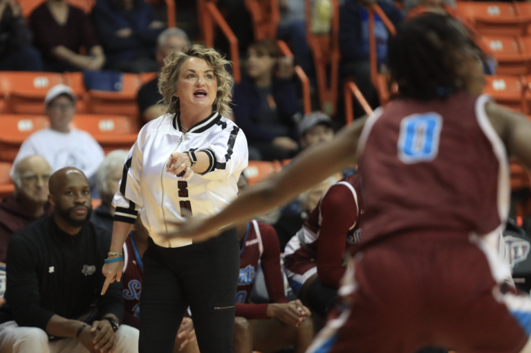 Former Lady Vols standout who won a championship with Pat Summitt lands ...