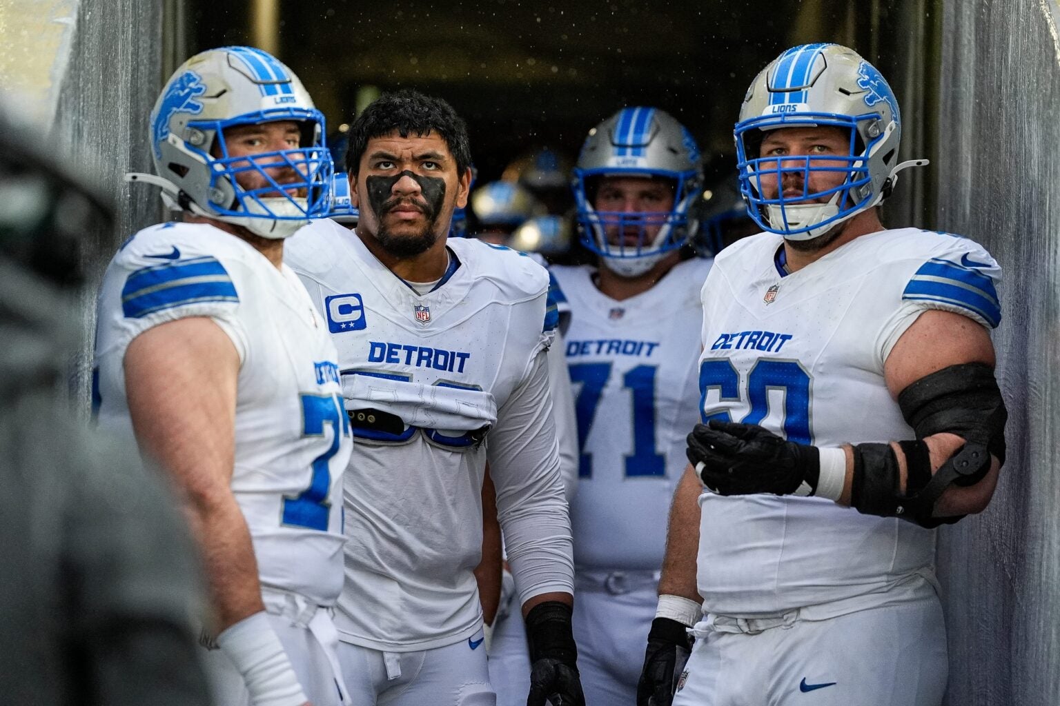 Frank Ragnow weighs in on the Lions moving Penei Sewell to left tackle